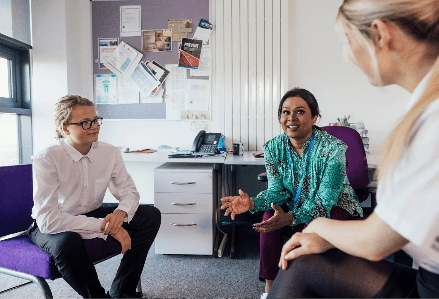 Building Confidence in Public Speaking: 13 Practical Tips