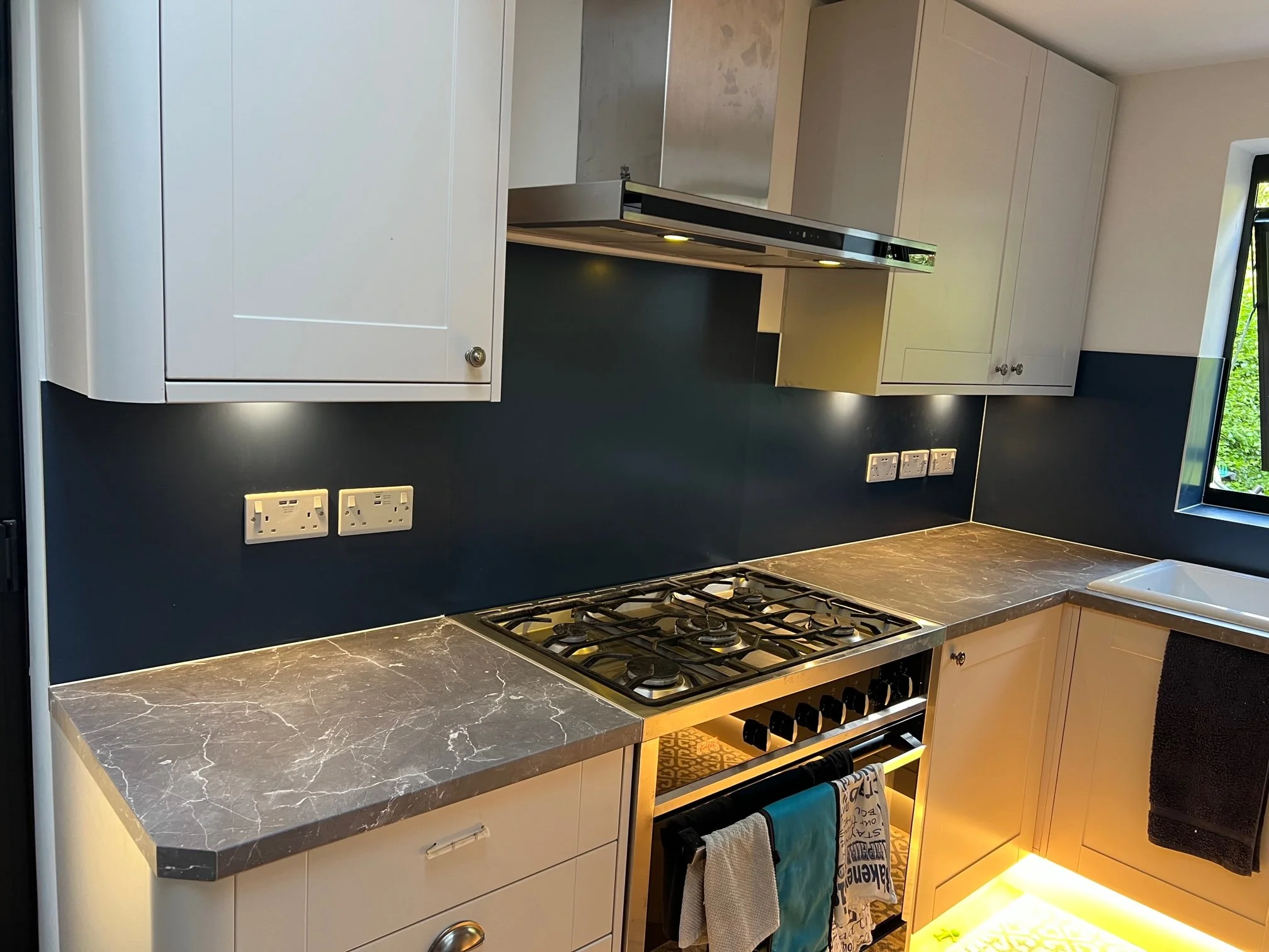 Alu Splash Fitting London — We Love Acrylic