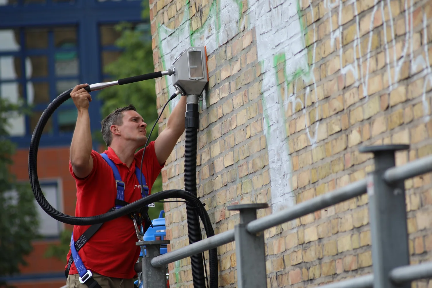 Graffiti Schutz- Permanente Versiegelung durch Schutzanstrich