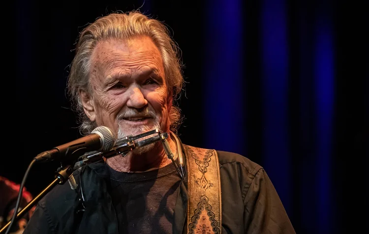 Top 10 Outlaw Country Artists | Get Into the Groove — The Lone Star ...