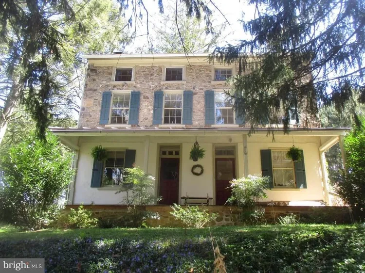 1850 Farmhouse in Spring City, Pennsylvania - $619k | Old Houses USA