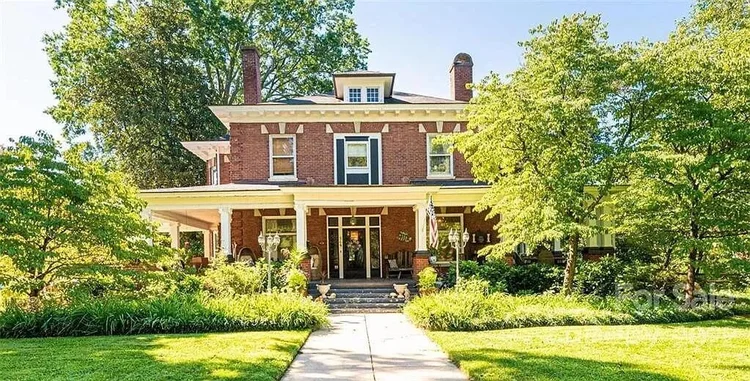 The Walker Lyerly Mansion, 1913 Colonial Revival style in Hickory ...
