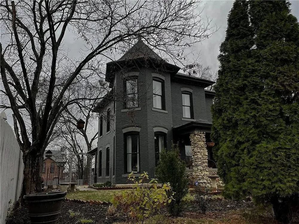 1857 Victorian house, formerly the Foren Manor, in Leavenworth, Kansas ...