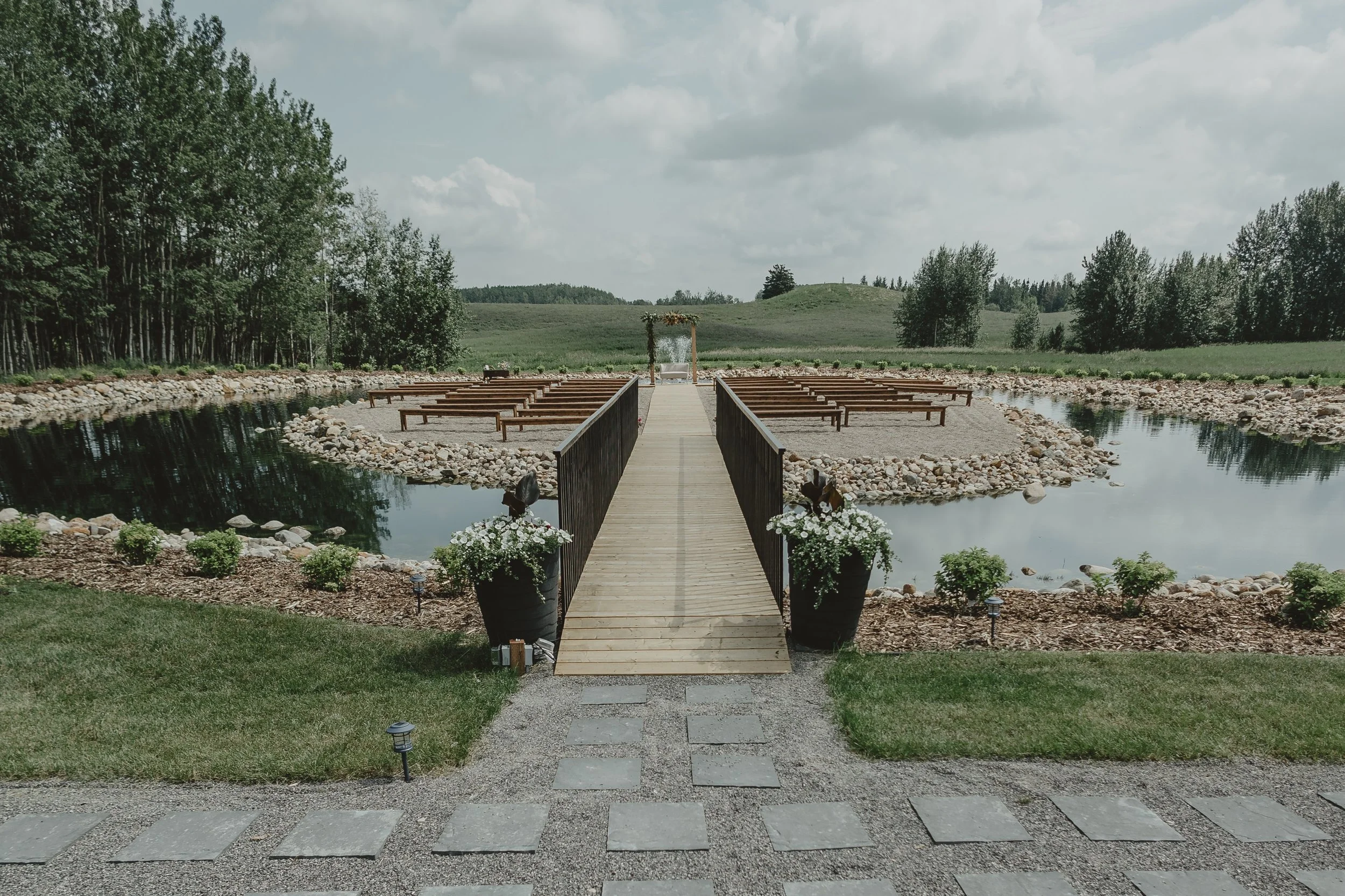 Outdoor Wedding Venues Edmonton | Gardenview Estate