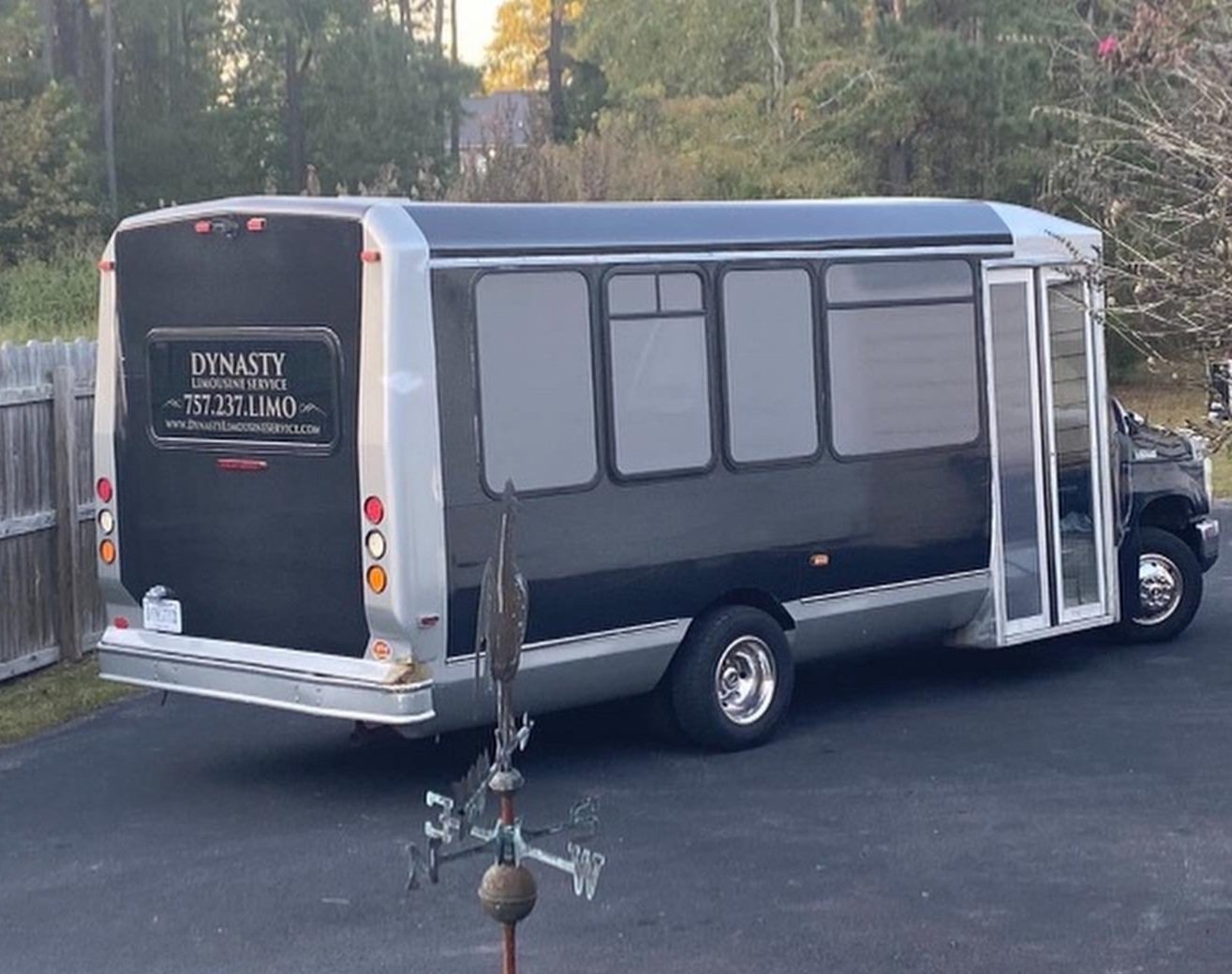 Our Luxury Vehicles -Party Bus, Lincoln MKT & More — Dynasty Limousine ...