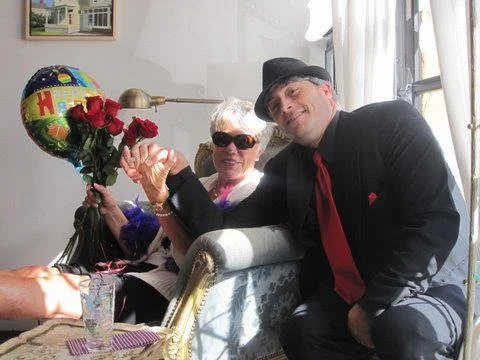 Singing Telegrams Near Me - Birthday Singing Telegrams Nationwide