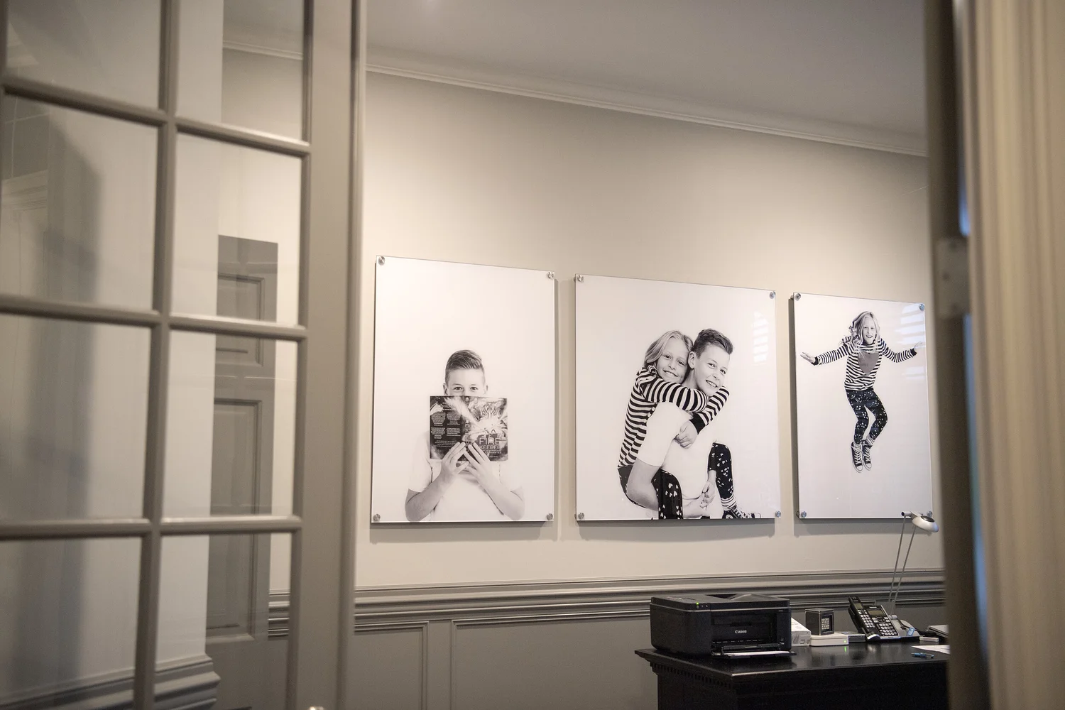 Go Big! Modern Wall Portrait Design with family pictures that make a ...