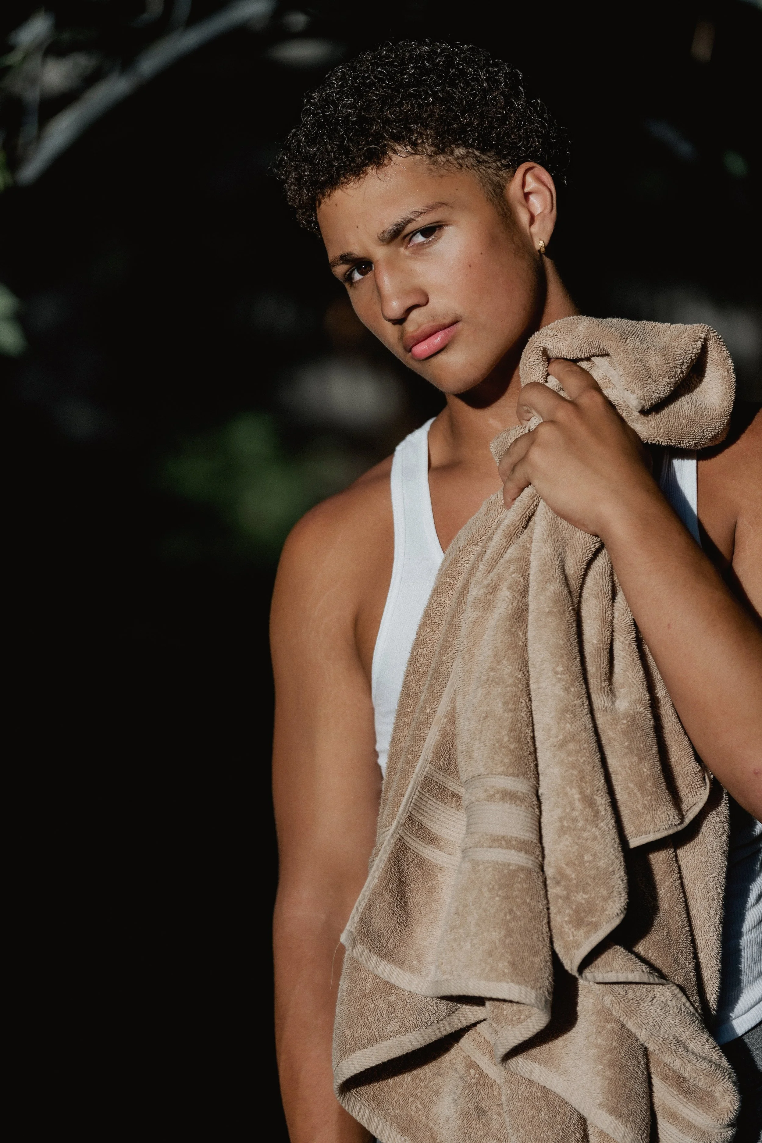 7 Best Senior Picture poses for your sporty senior — Studio B Portraits ...