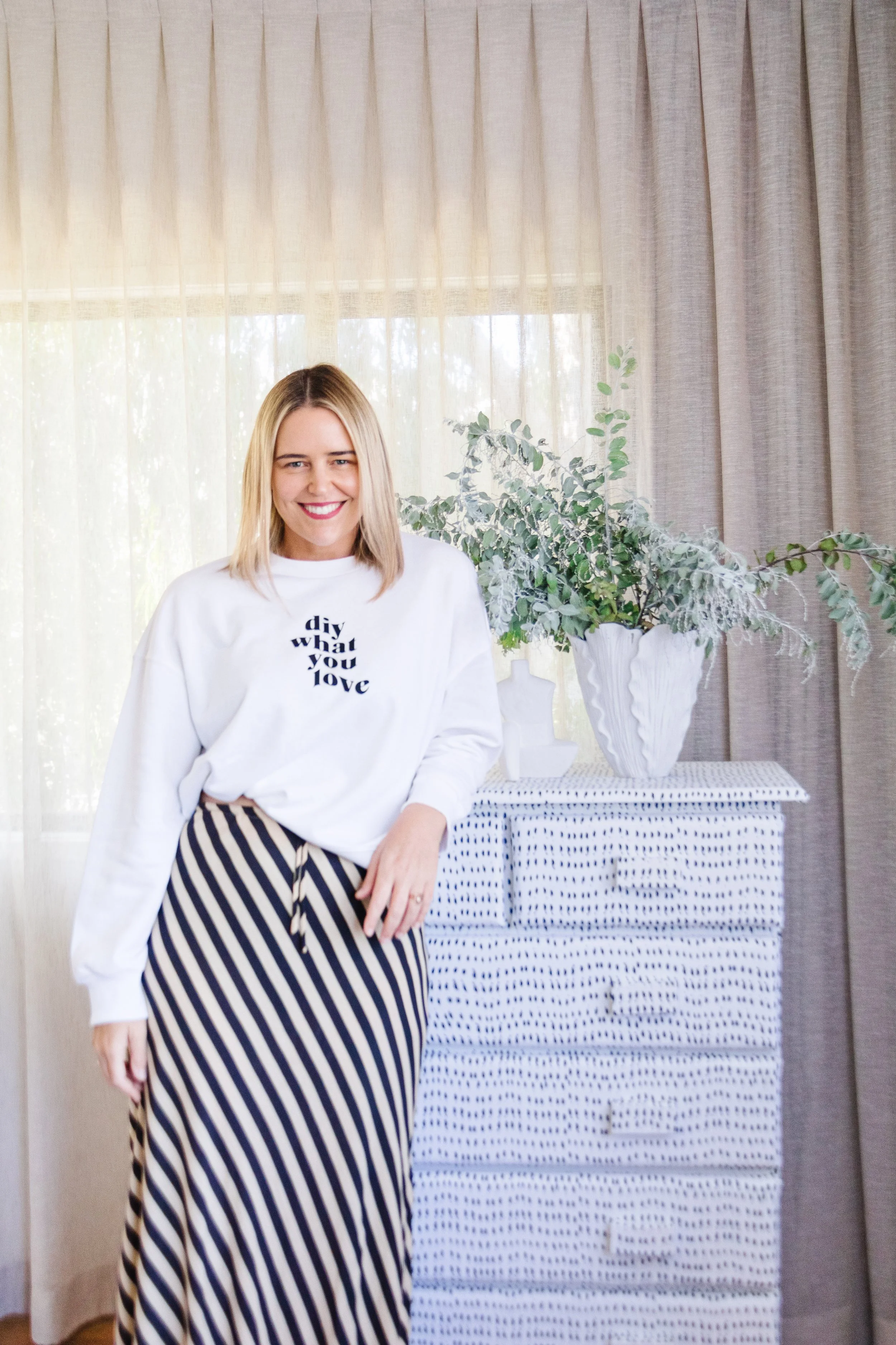 How To Make DIY Wavy Shelves — Smor Home