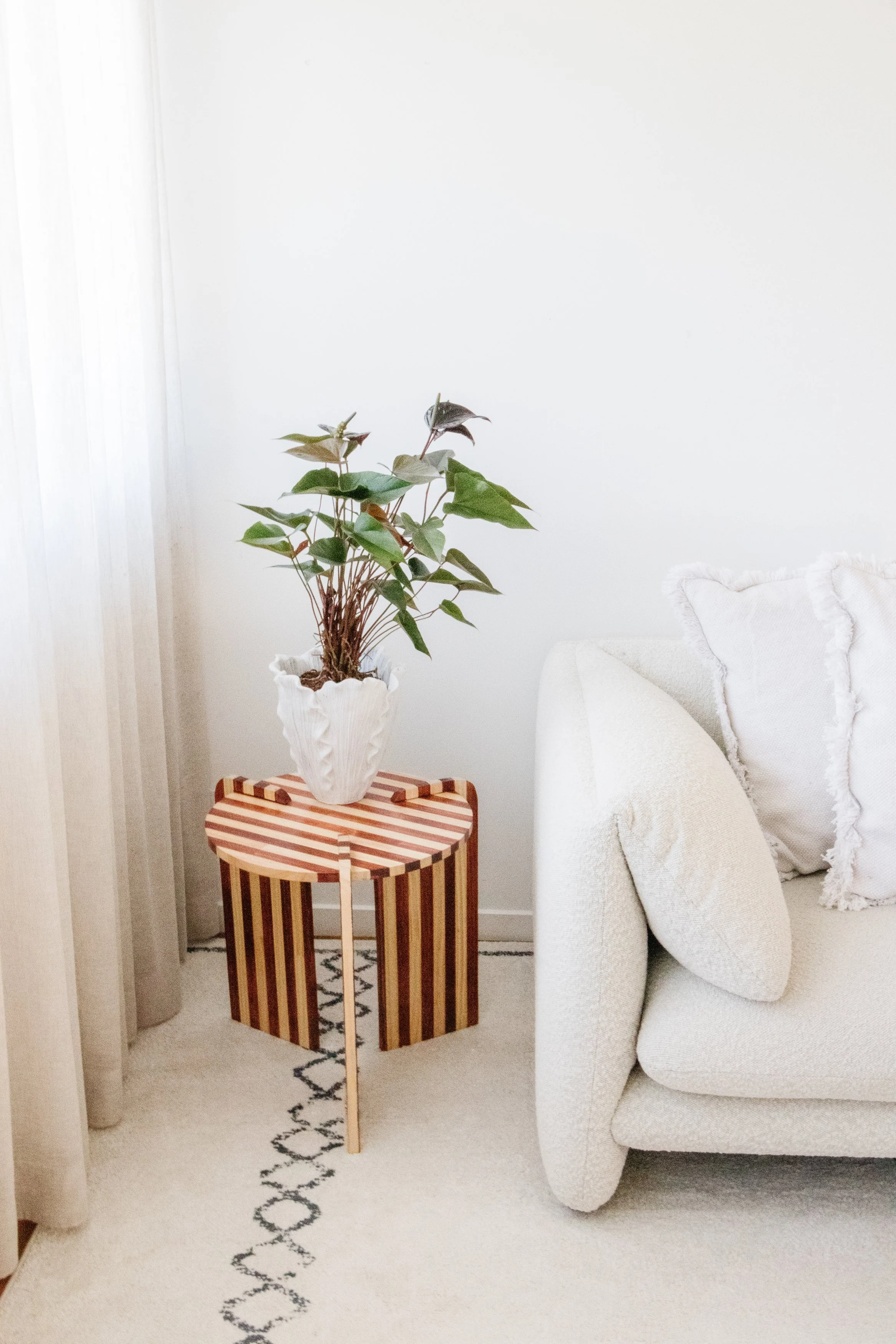YouTube: Making An Timber Stained Striped Side Table — Smor Home