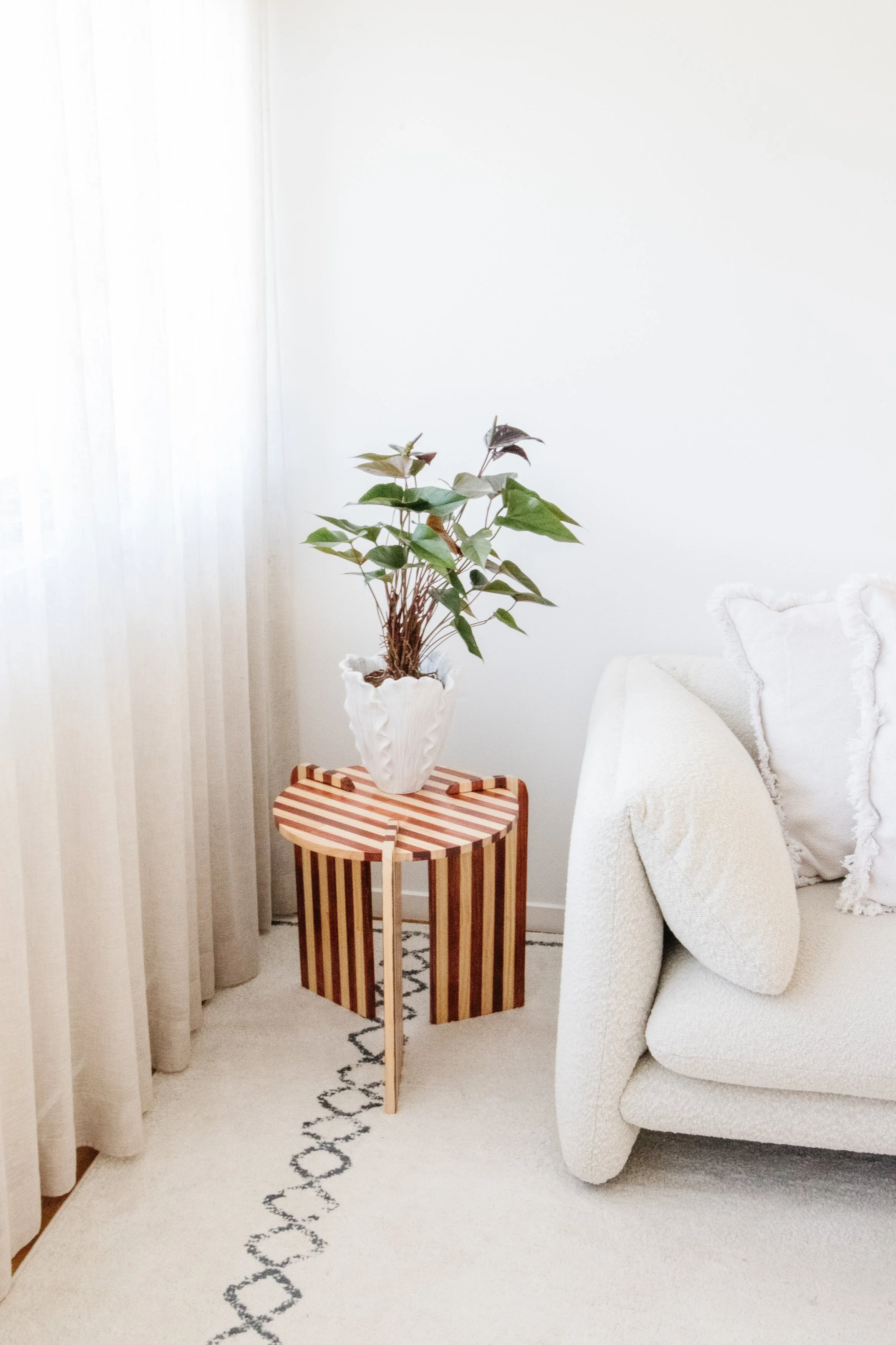 YouTube: Making An Timber Stained Striped Side Table — Smor Home
