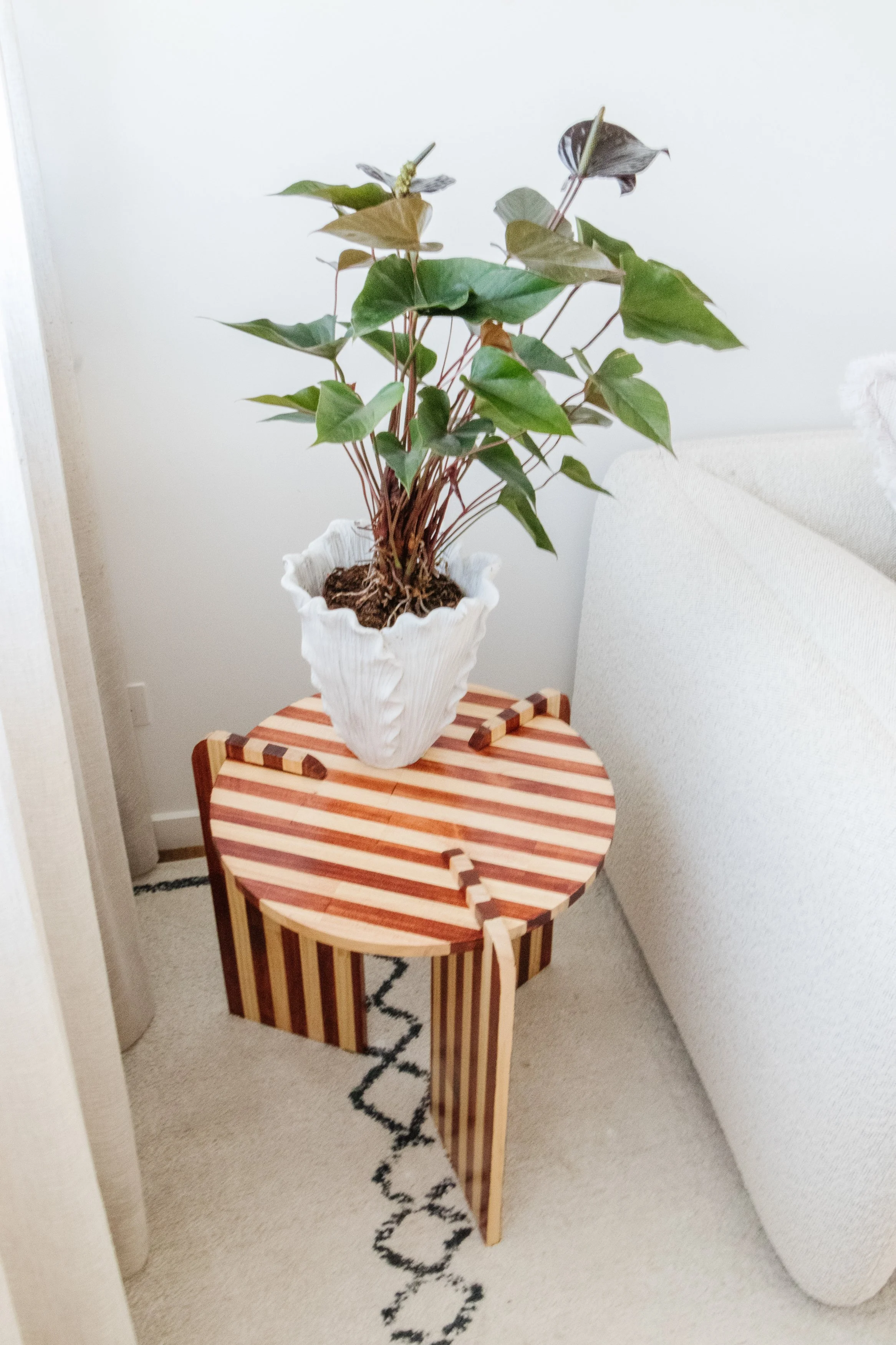 YouTube: Making An Timber Stained Striped Side Table — Smor Home