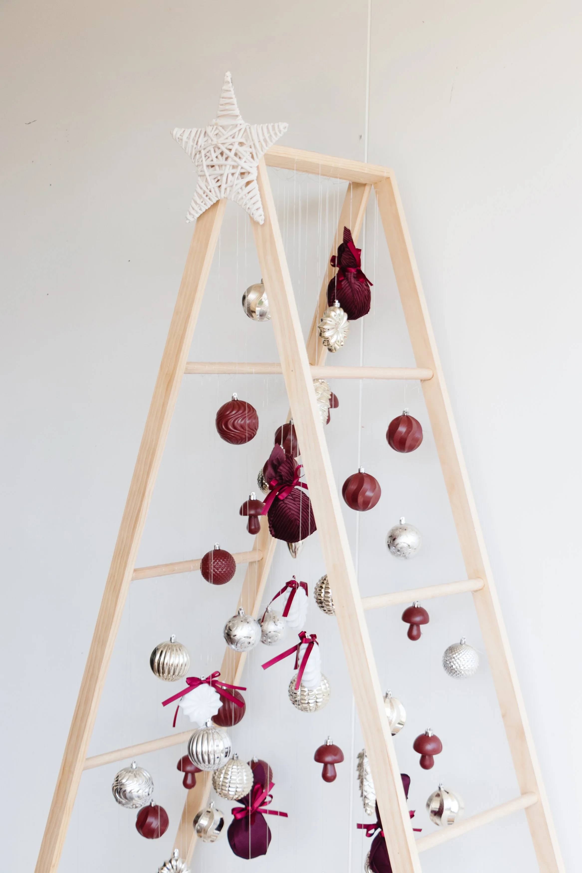 Making A DIY Ladder Christmas Tree — Smor Home