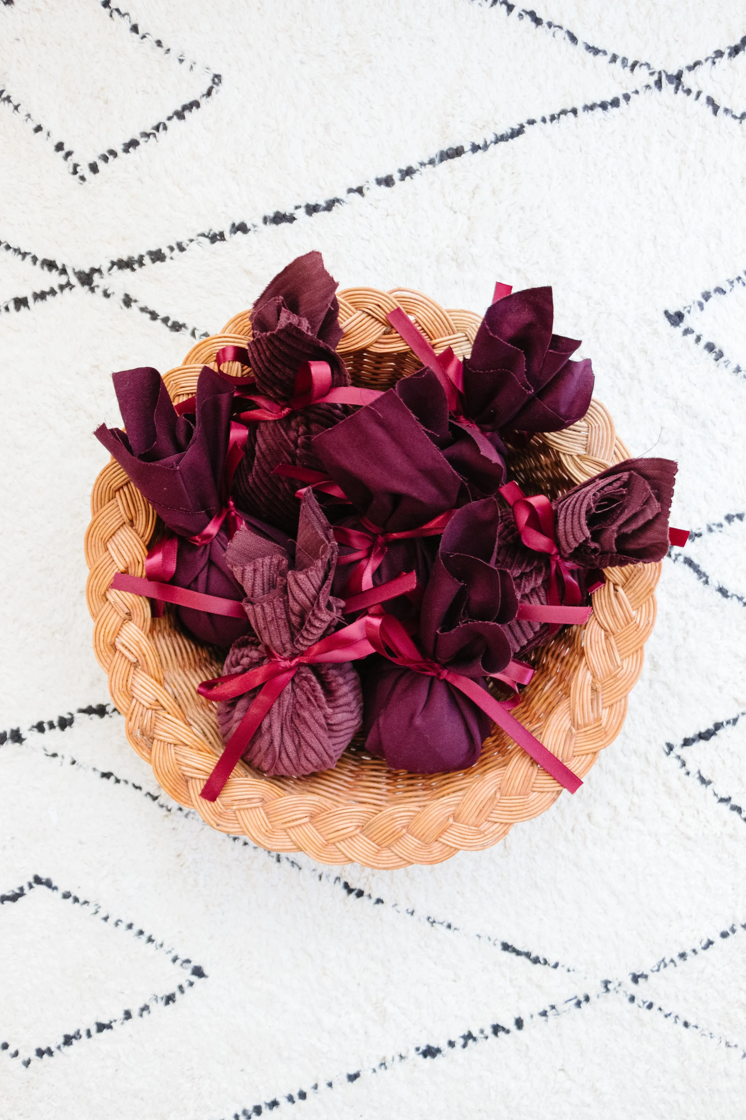 Making DIY Fabric Wrapped Baubles — Smor Home