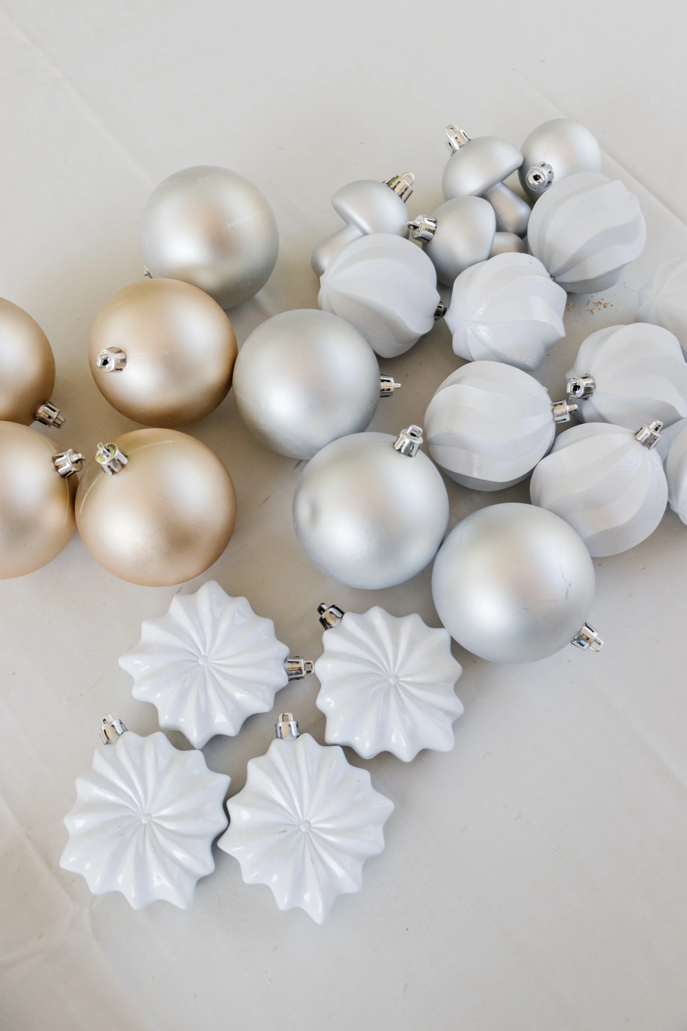 Making DIY Fabric Wrapped Baubles — Smor Home