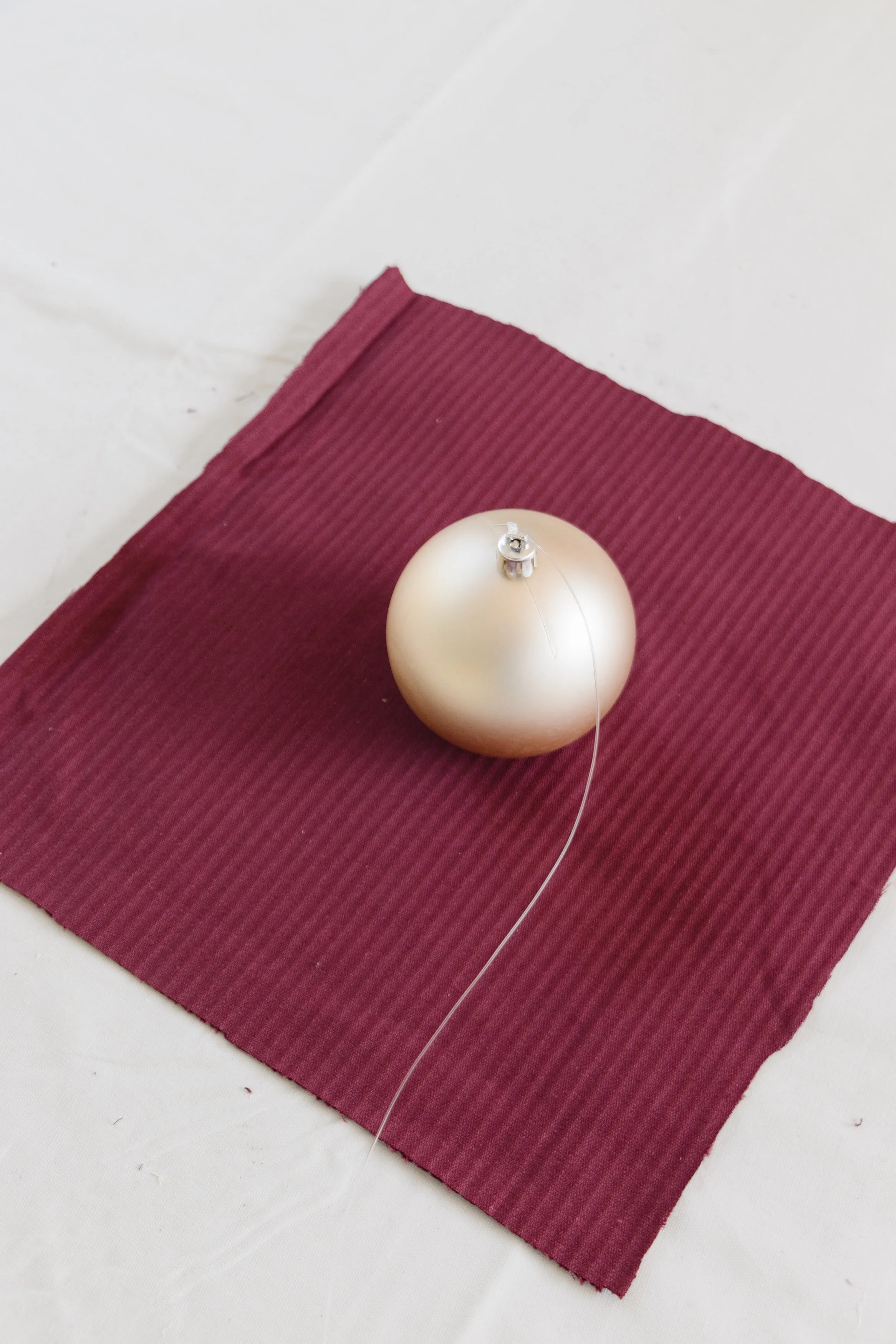 Making DIY Fabric Wrapped Baubles — Smor Home