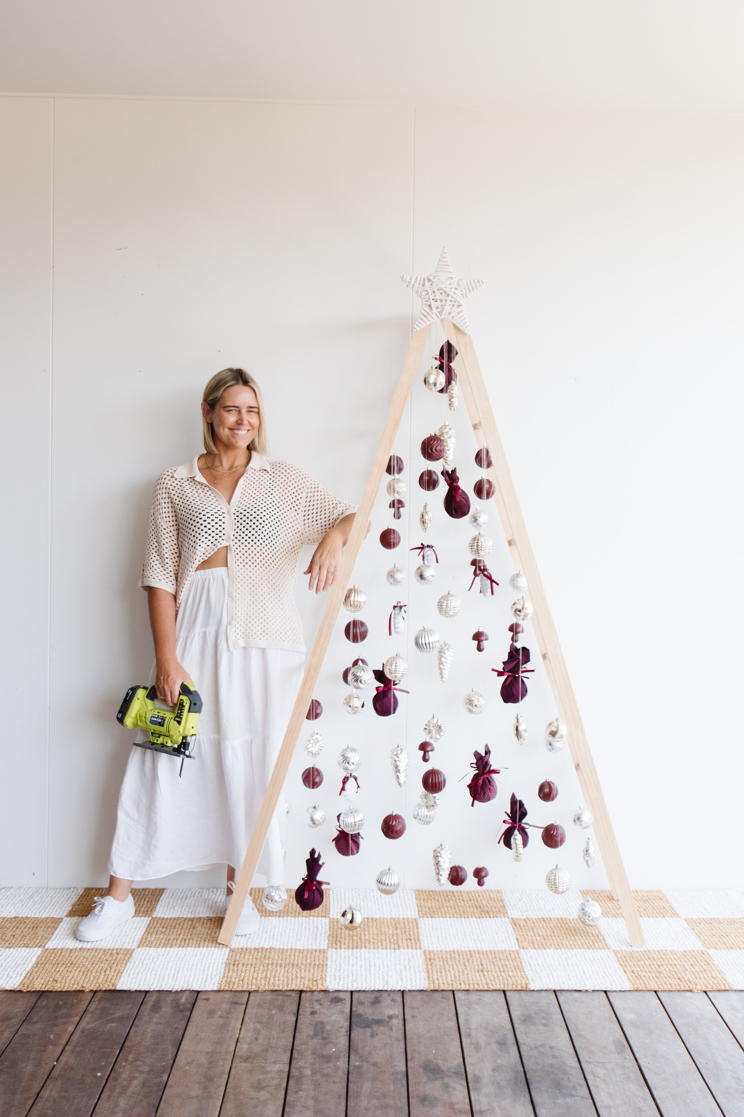 Making A DIY Ladder Christmas Tree — Smor Home