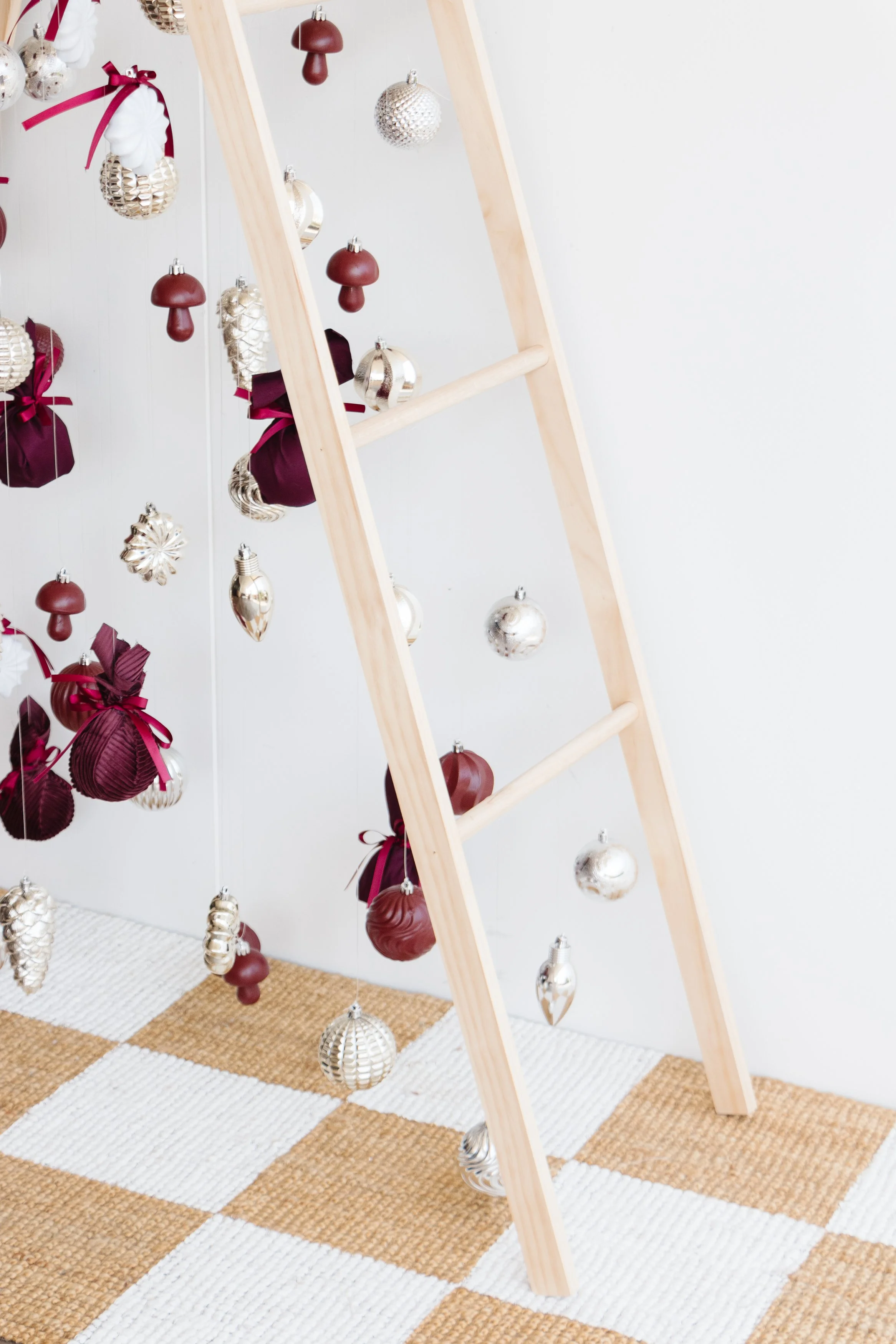 Making A DIY Ladder Christmas Tree — Smor Home