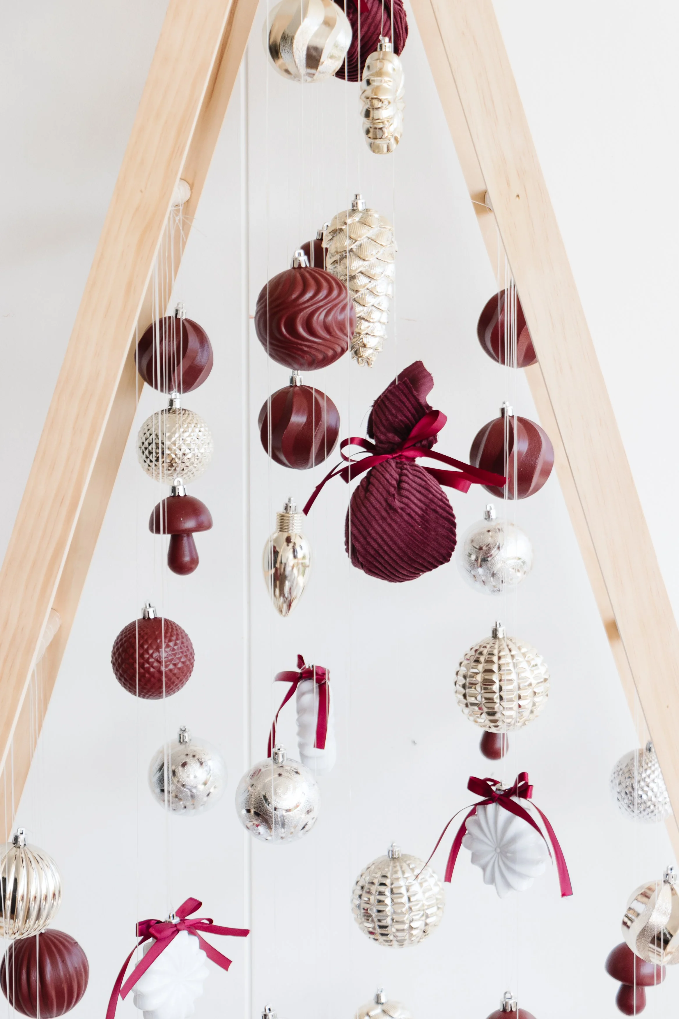 Making A DIY Ladder Christmas Tree — Smor Home