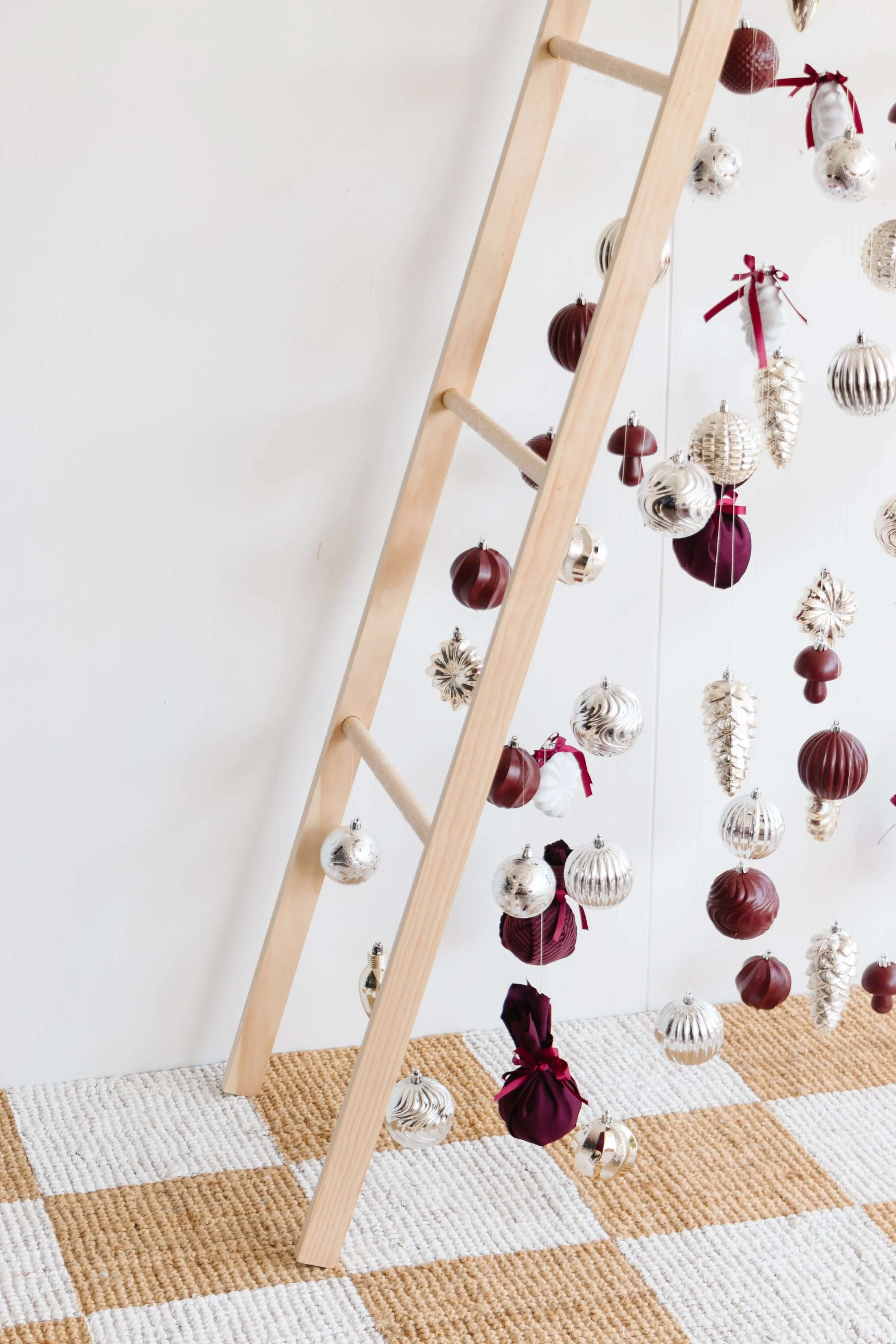 Making A DIY Ladder Christmas Tree — Smor Home