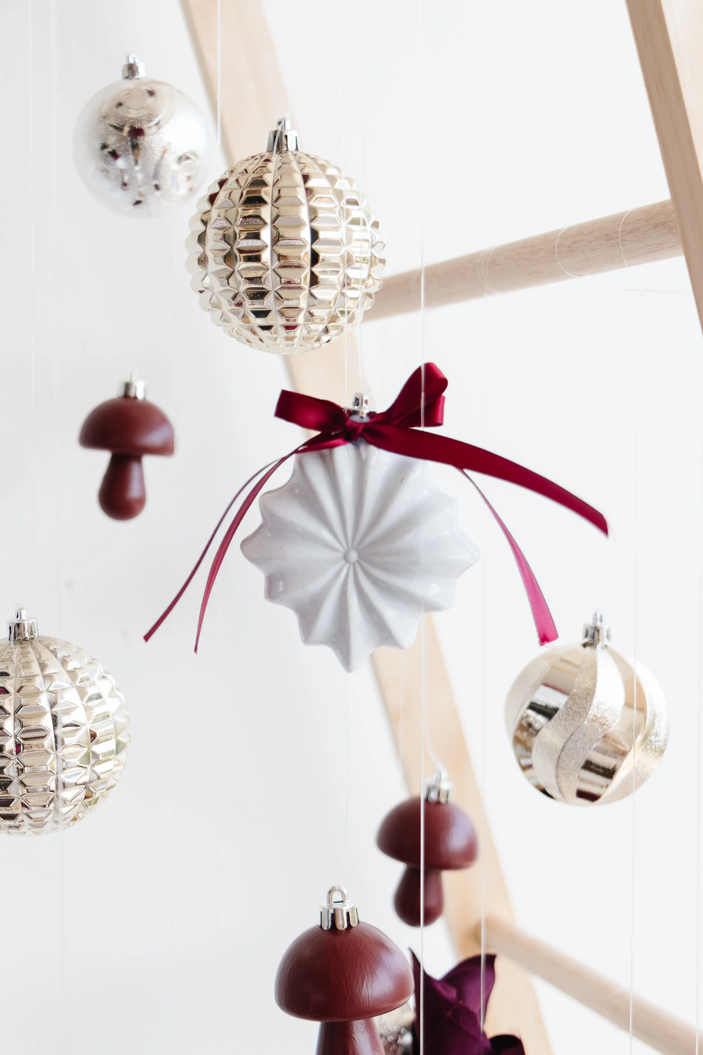 Making A DIY Ladder Christmas Tree — Smor Home