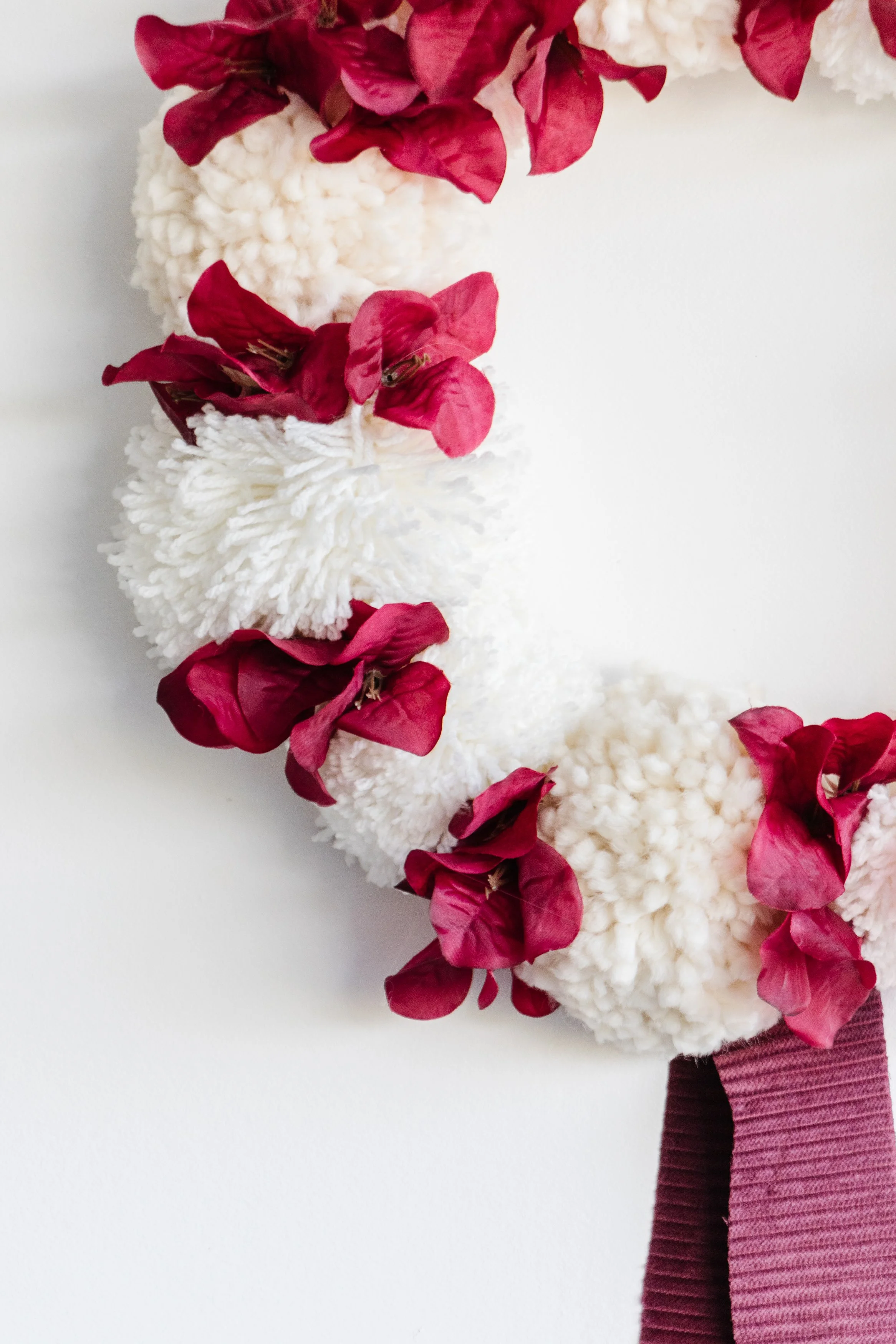 How To Make a DIY Pom Pom Wreath — Smor Home