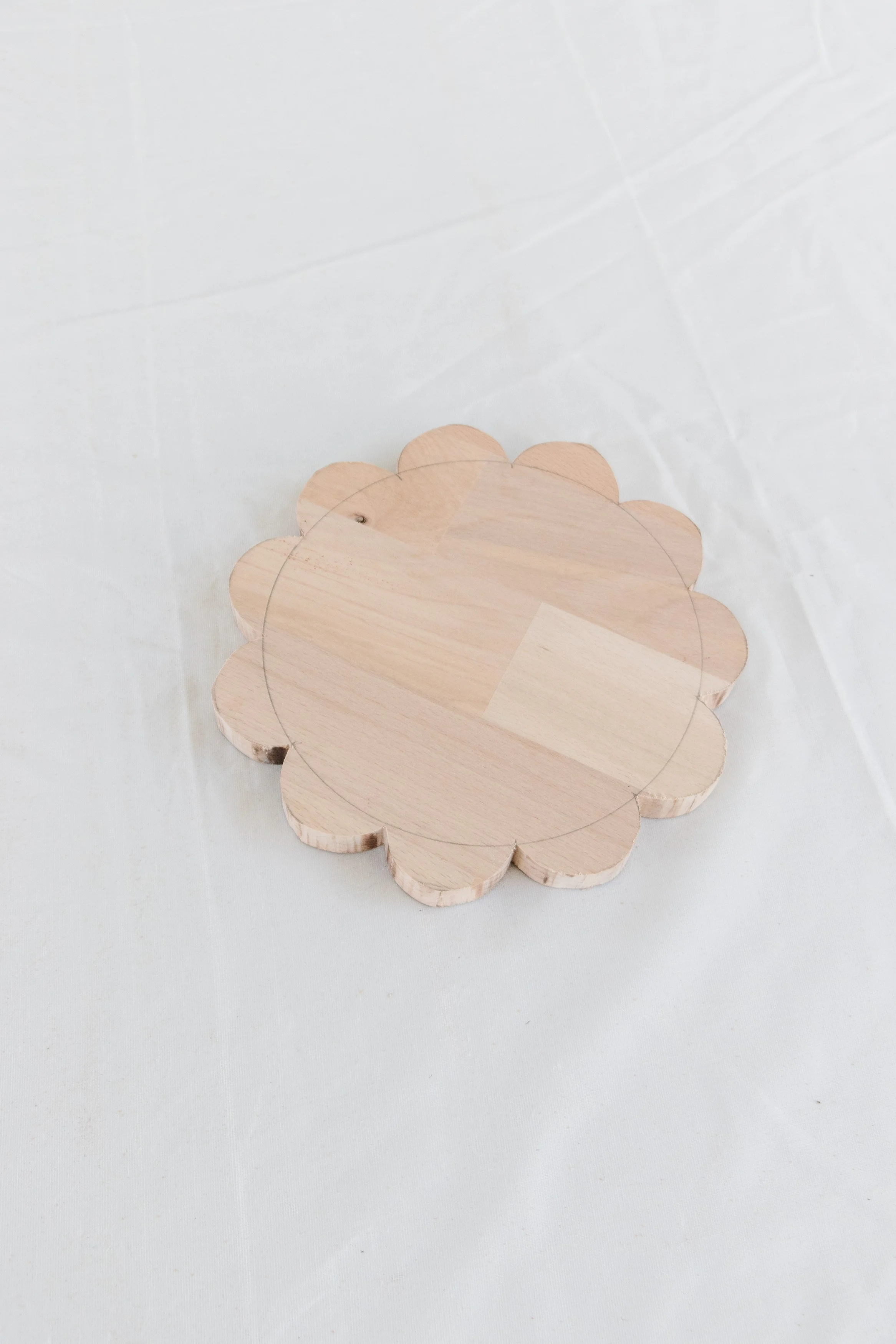 How To Make DIY Round Scalloped Trays — Smor Home