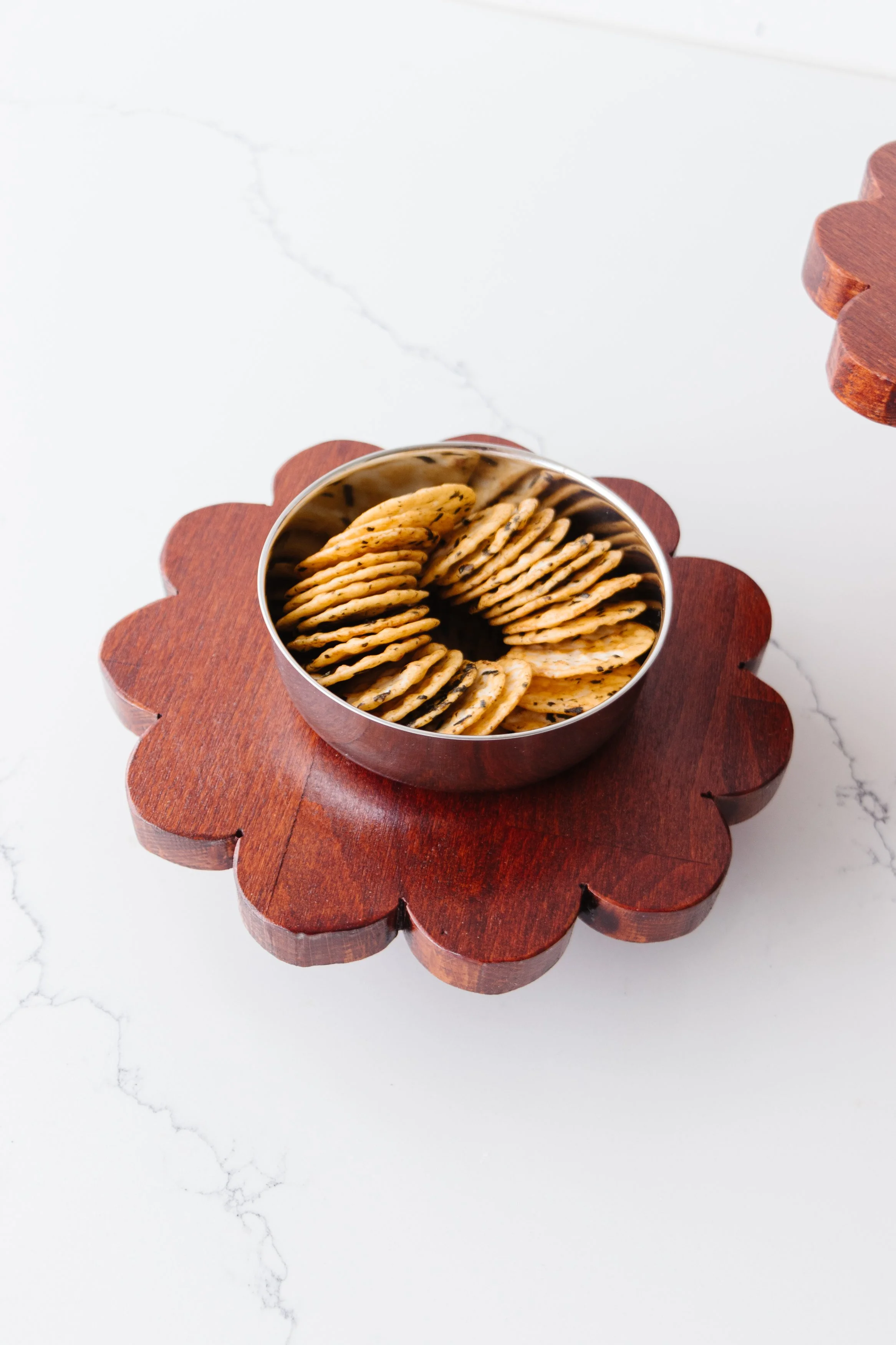 How To Make DIY Round Scalloped Trays — Smor Home