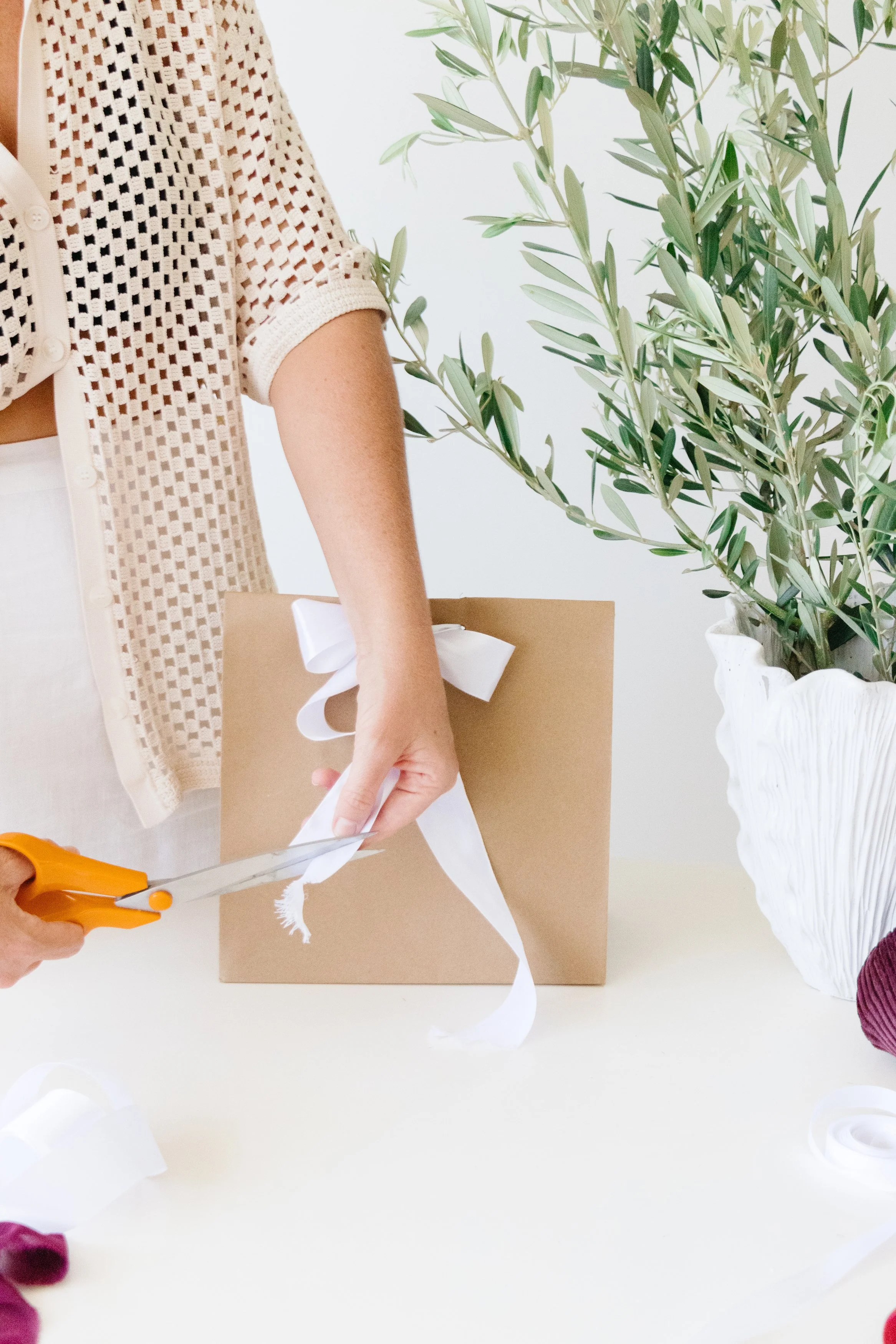 Festive DIY Bow Gift Wrapping — Smor Home