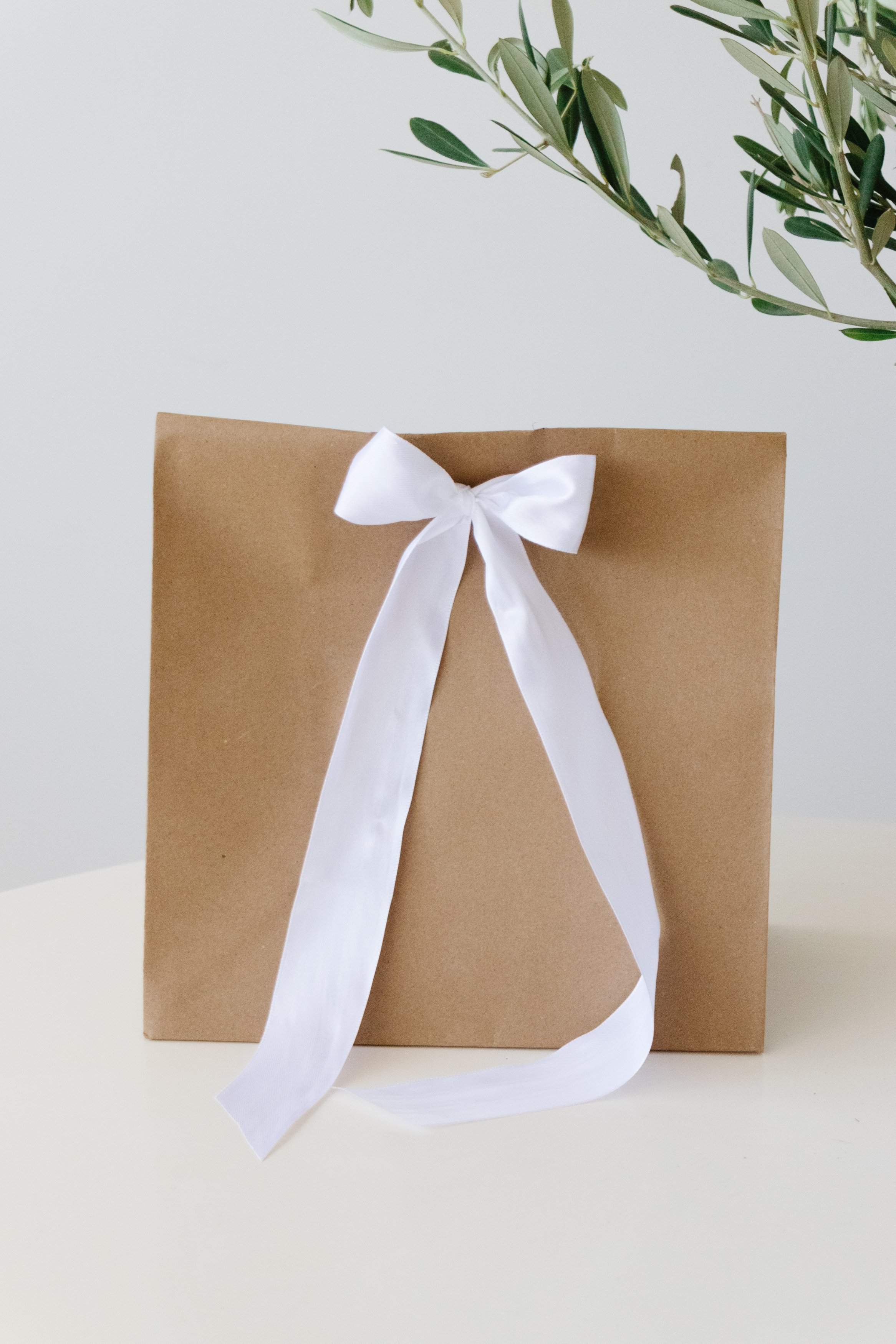 Festive DIY Bow Gift Wrapping — Smor Home