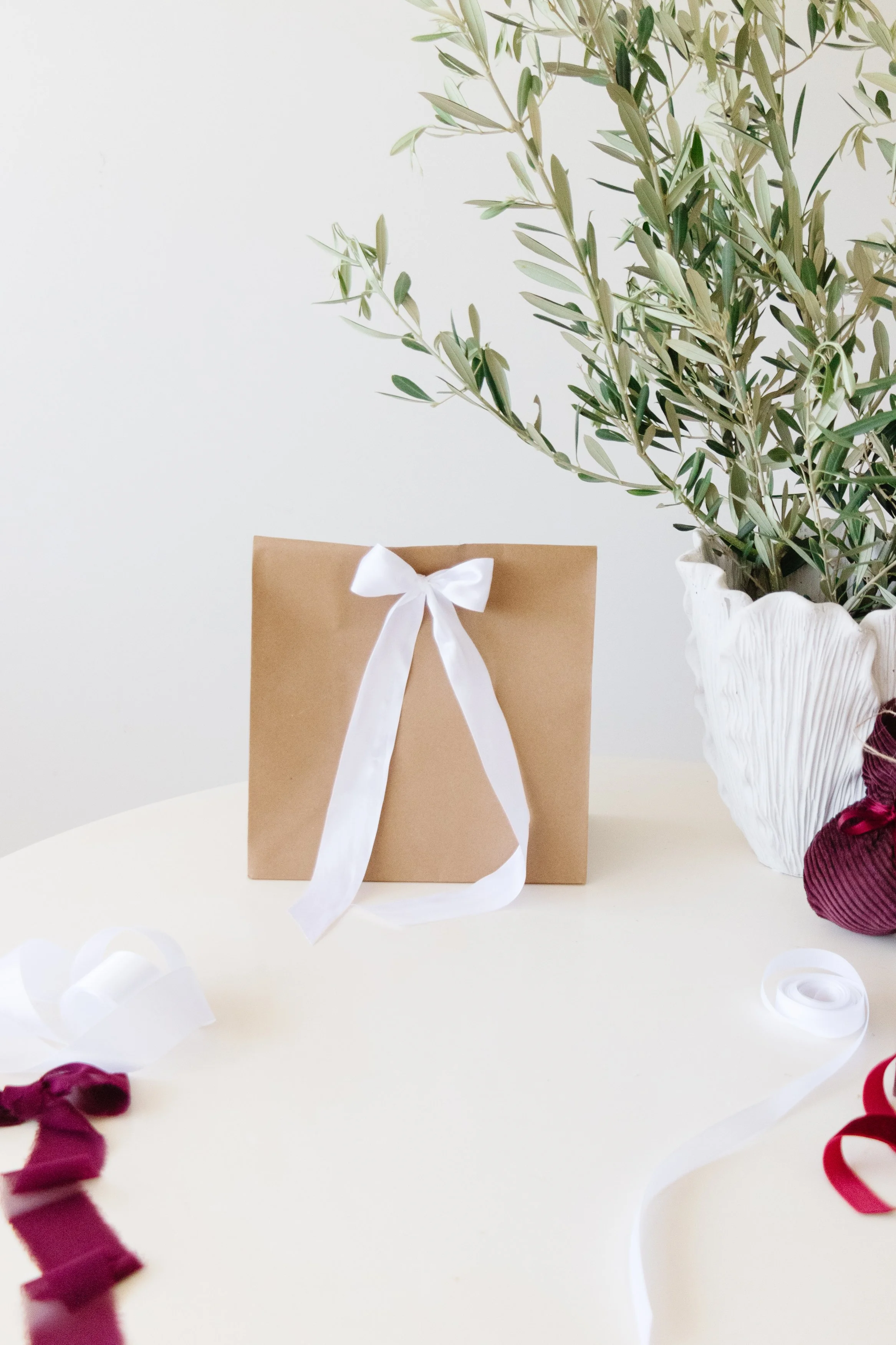 Festive DIY Bow Gift Wrapping — Smor Home