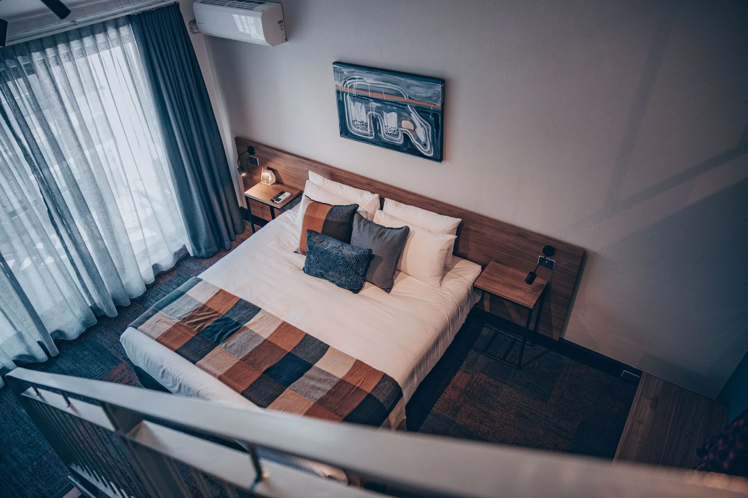 Best Hotel Accommodation in Jindabyne — Banjo Paterson Inn