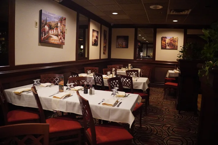 Benjamin's Restaurant & Lounge