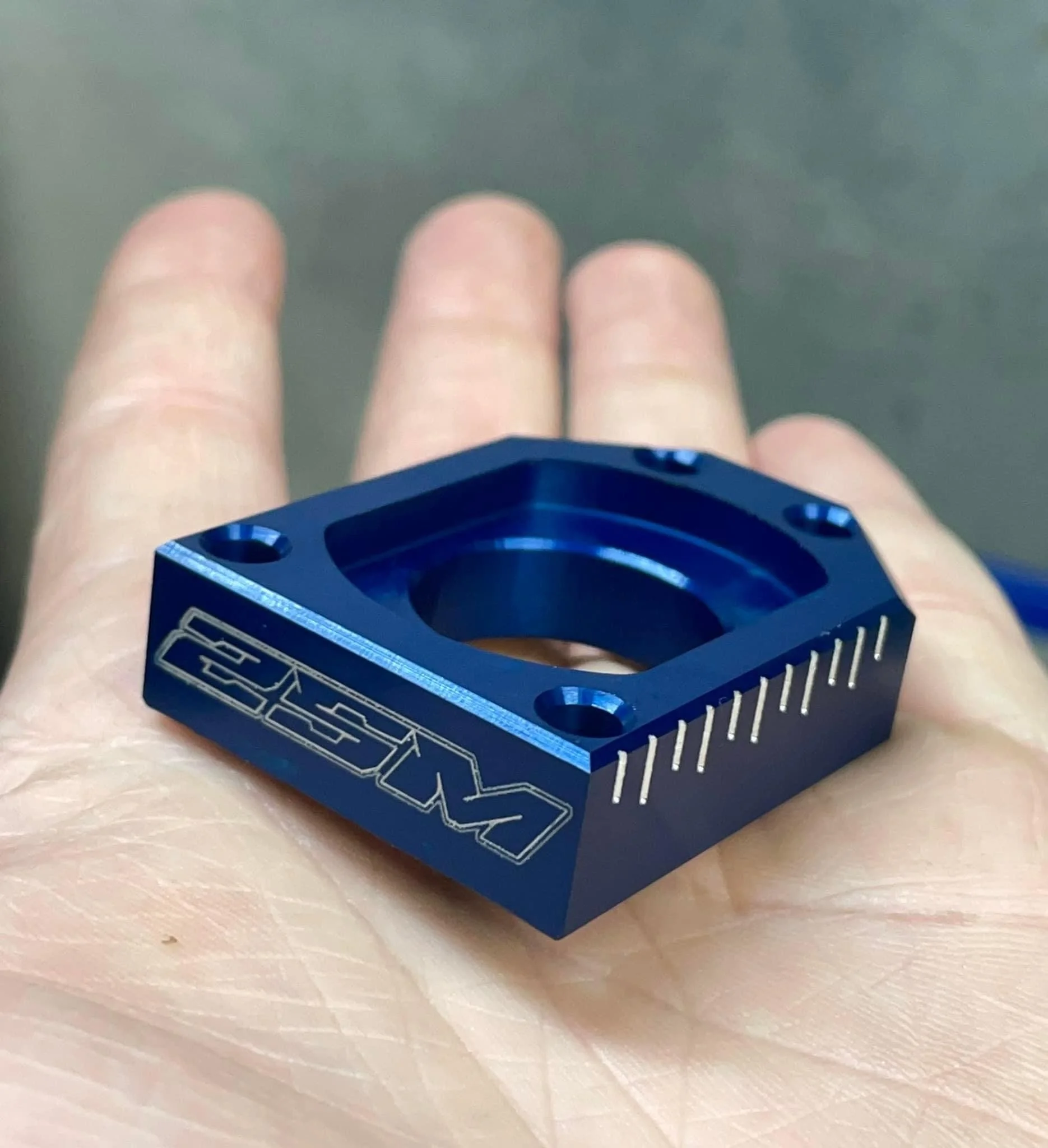 2SM Billet Axle Blocks 97-25 Yamaha YZ125/YZ250 — 2SM Performance