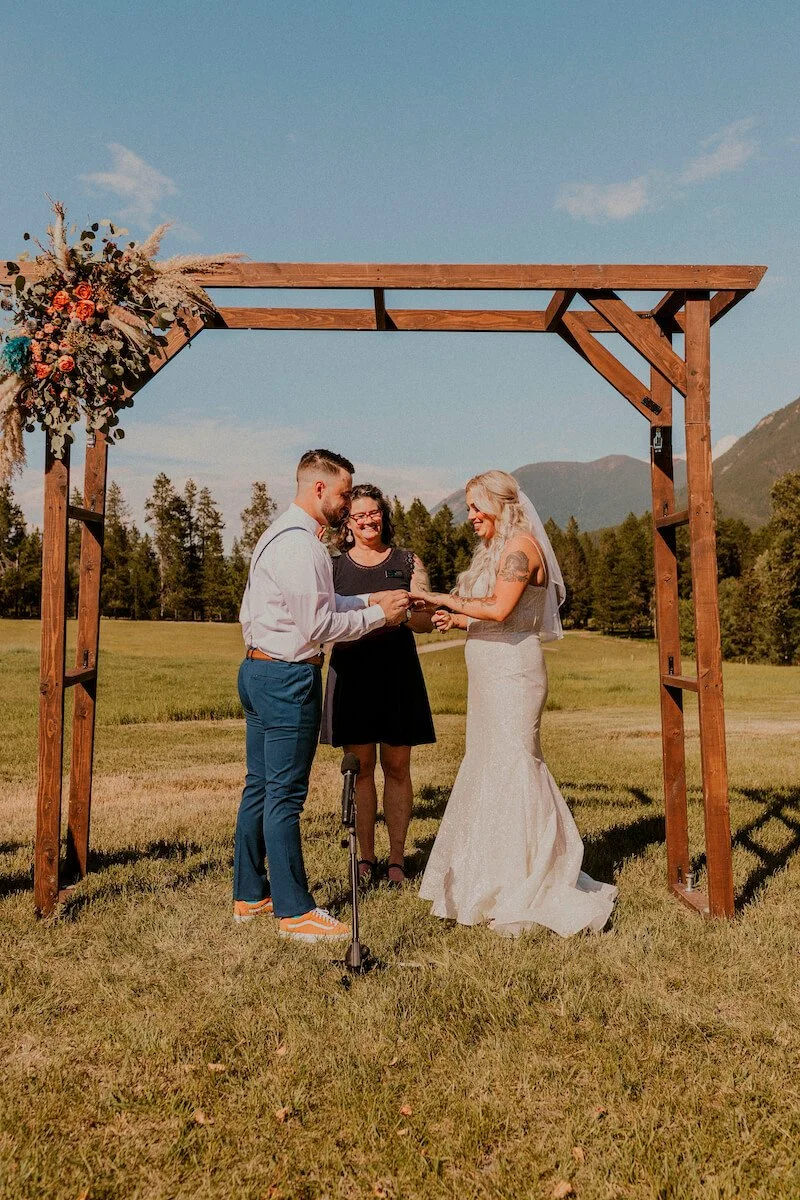 Wedding officiant script holder 60 photos - Astyledwedding.com