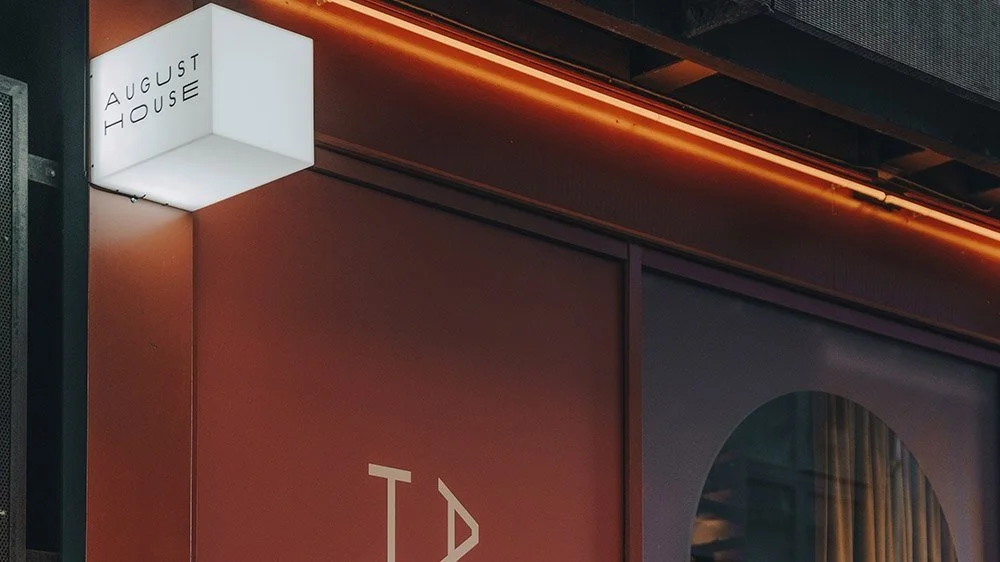 Custom Projecting Signs in Edinburgh – Maximise Visibility | Solas Signs