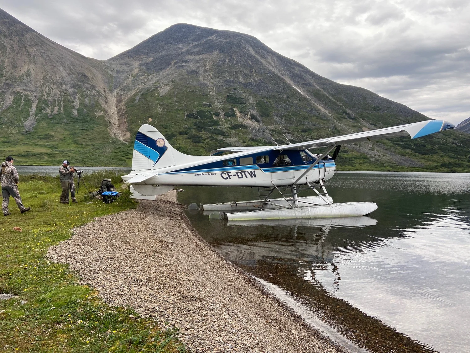 Fly-in hunting gallery