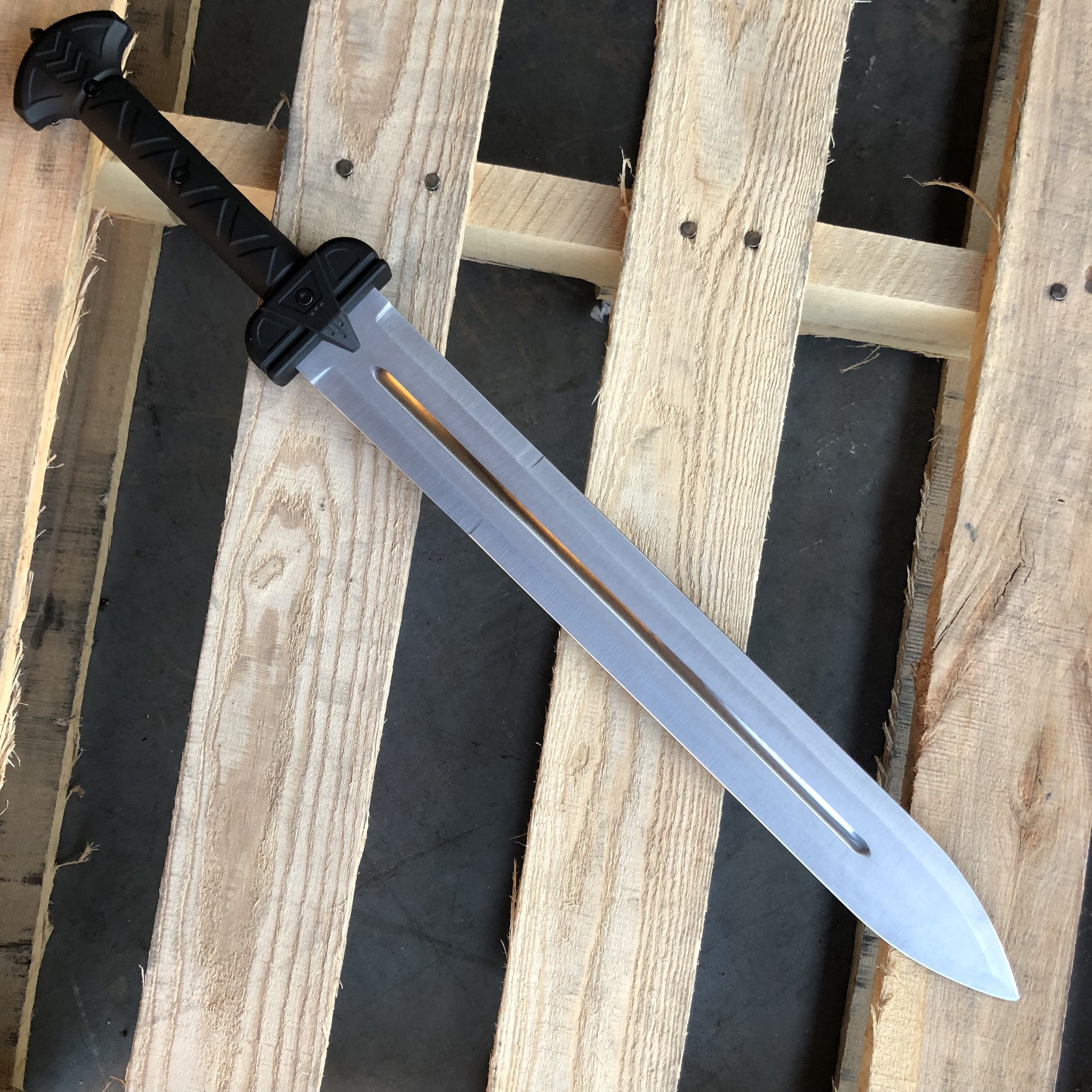 Espada Gladius Machete Funcional con Rompe Cristales — Armaduras Medievales