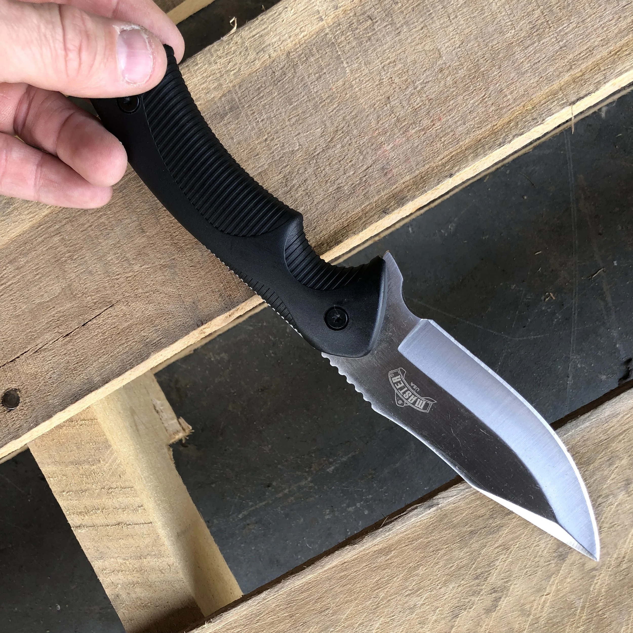 Cuchillo Con Funda Rigida Master Usa 1149 — Armaduras Medievales