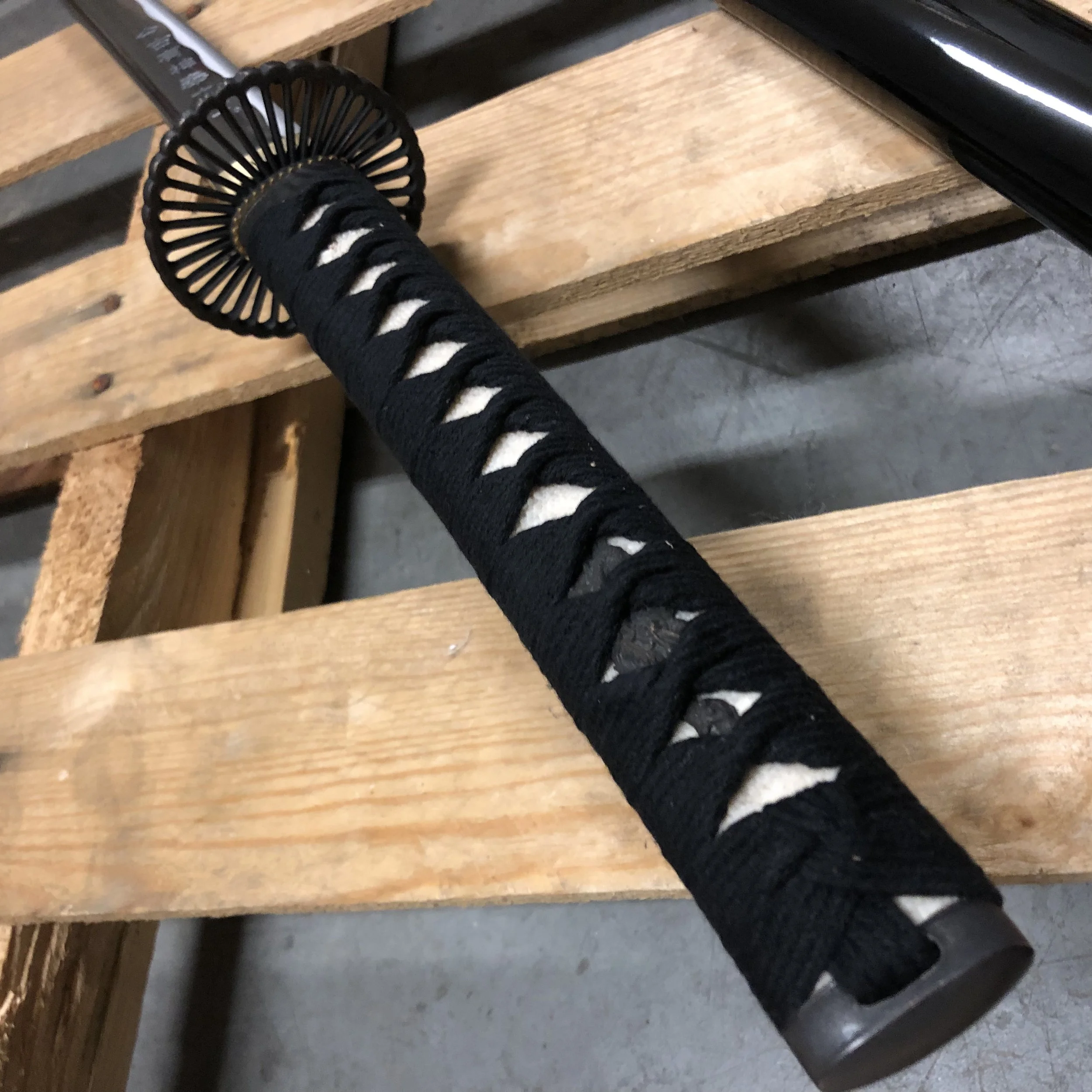 The Spit - Espada Funcional de Manganeso (Réplica Zombie Tools ...