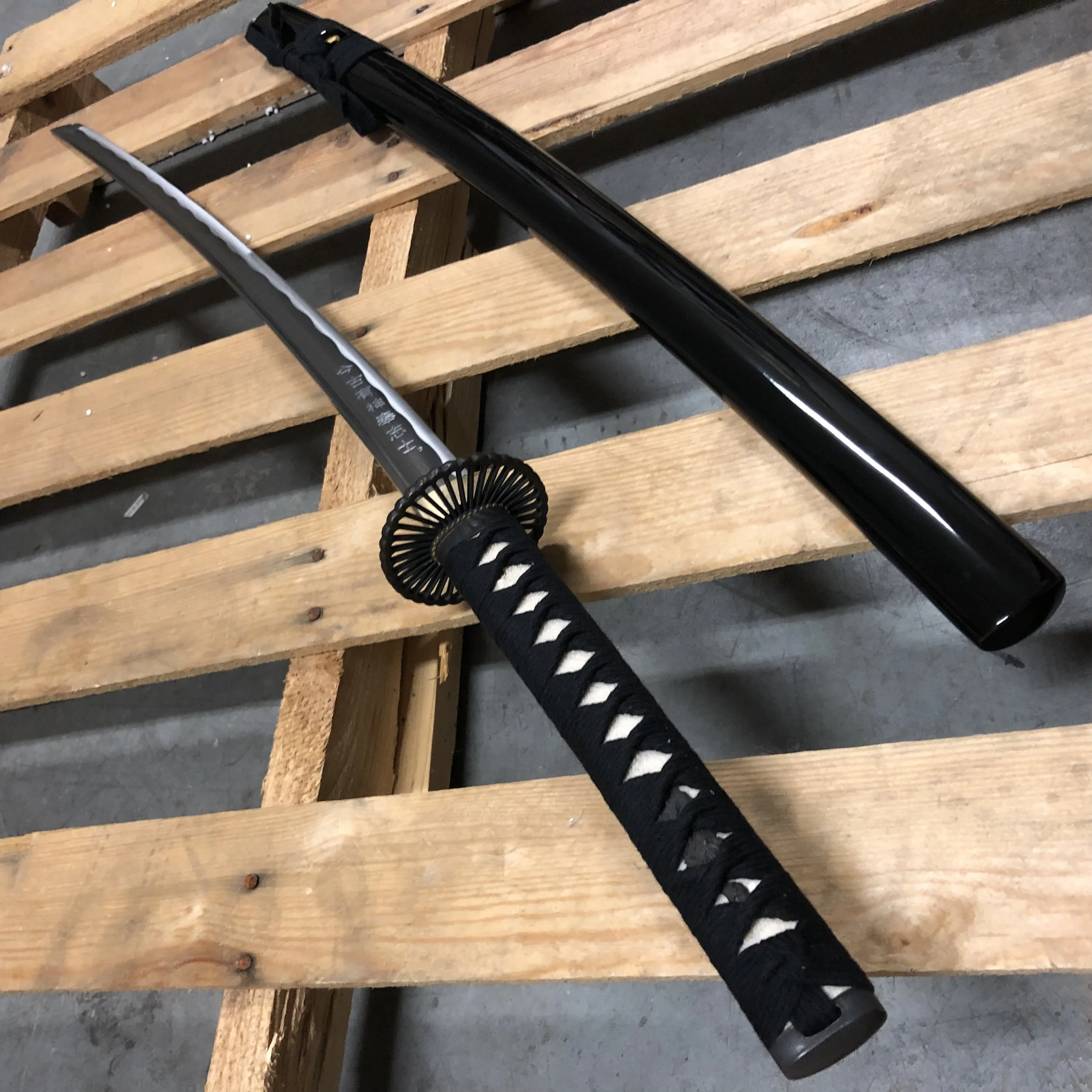 Exhibidor Base P/3 Katanas Para Pared — Armaduras Medievales