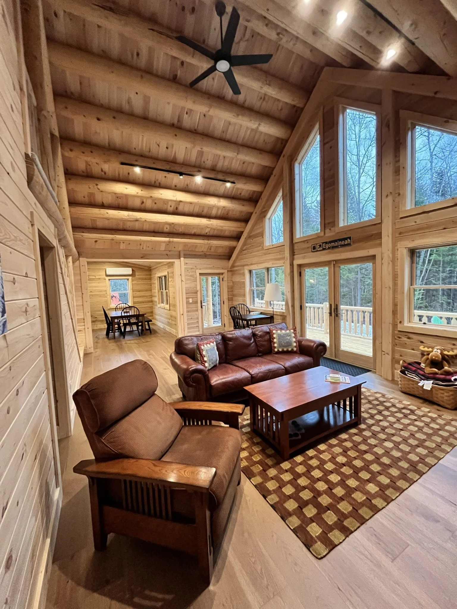 Great Room Gallery — Moosehead Cedar Log Homes