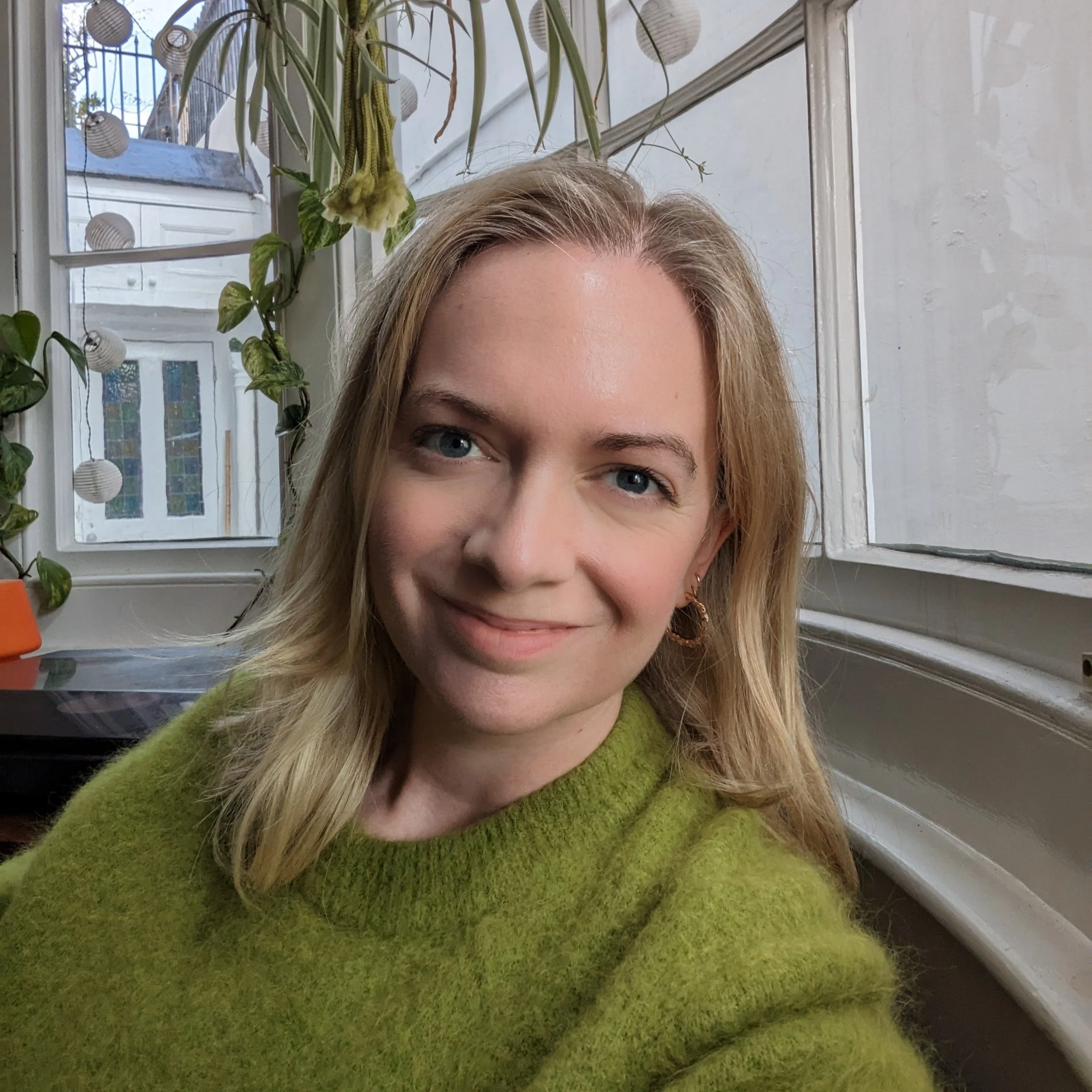 Emily Devlin - experienced writer, editor and podcast producer