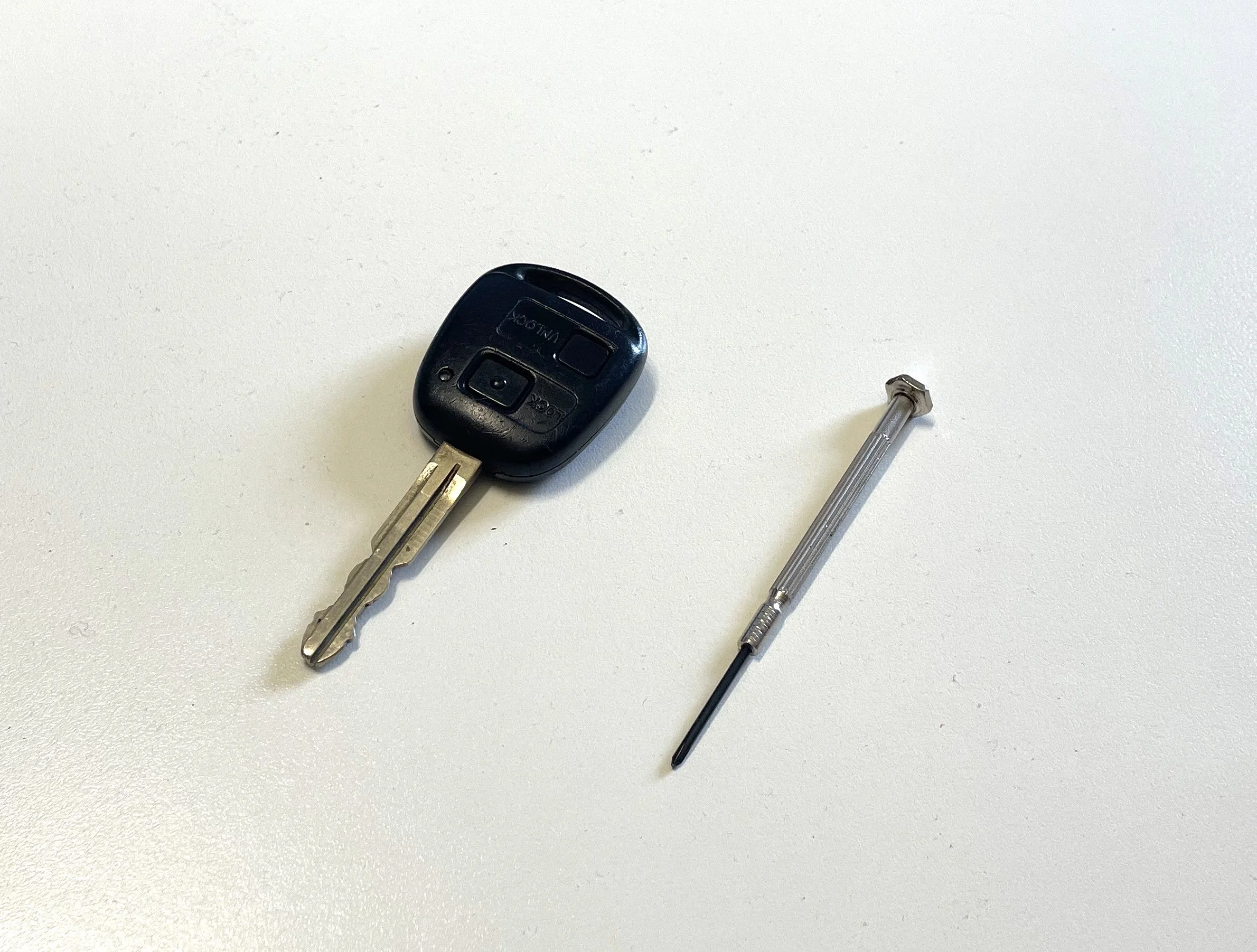 How to Change the Battery in a Prado Key | Luke Mead 4x4