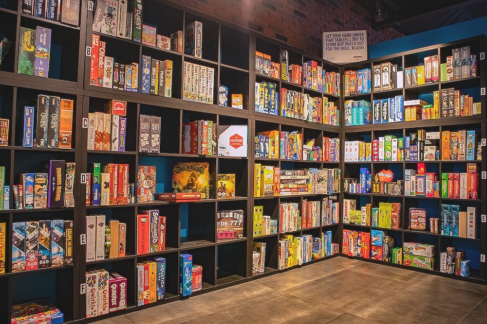 Board Game Bar & Restaurant in Tucson, AZ | Snakes & Lattes