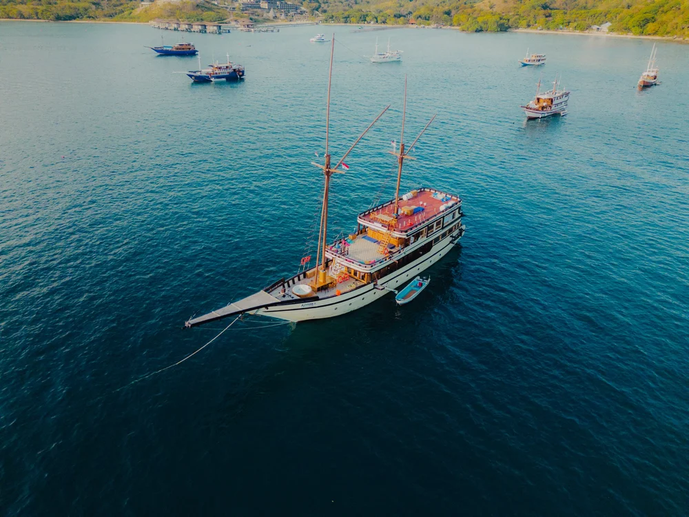 4D3N Lombok to Komodo Sailing Trip with Comfort Phinisi Boat — The Yass ...