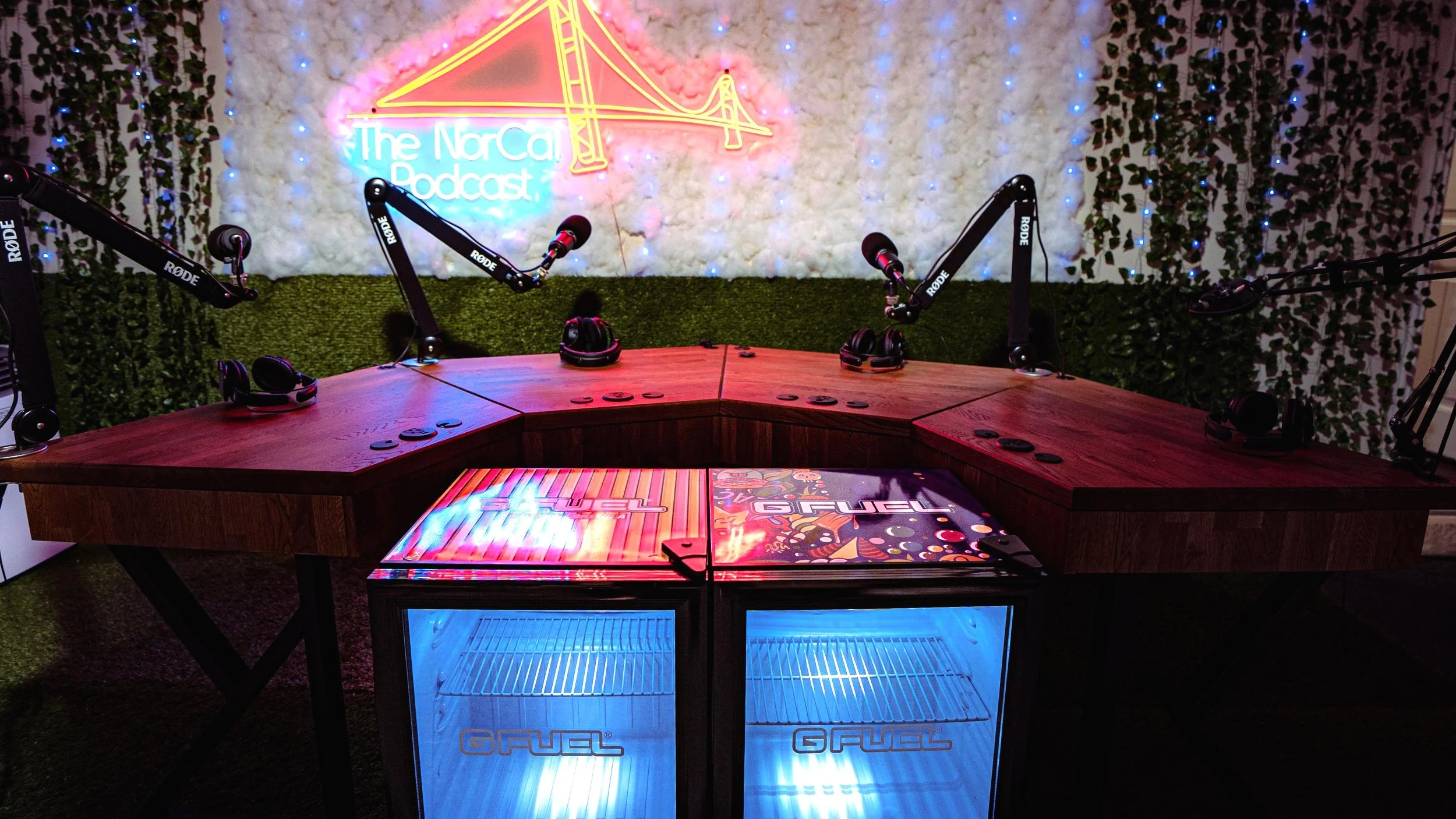 Podcast Tables Shop | Audio Podcast & Vodcast Desks, Tables