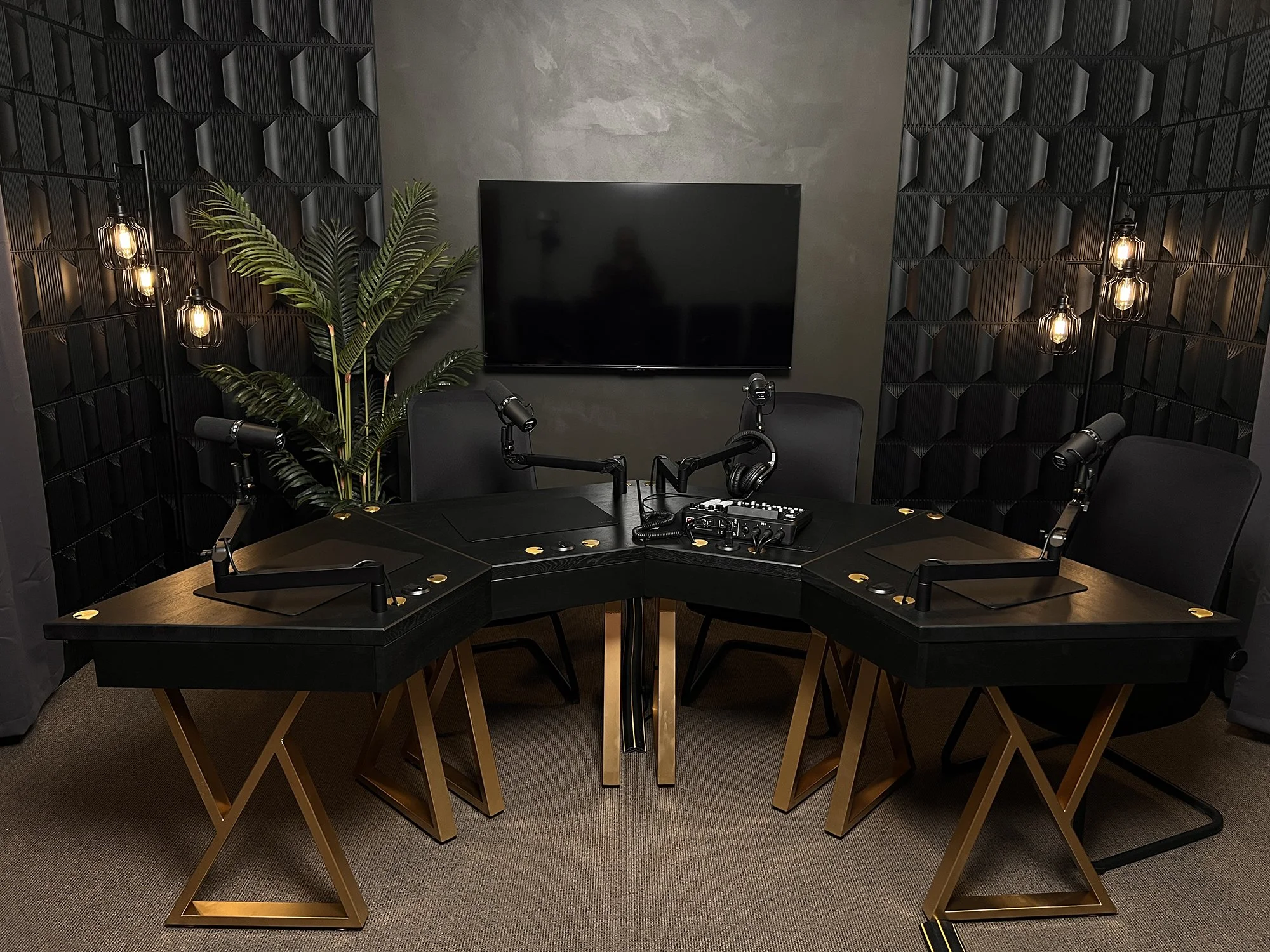 Podcast Table Styles & Prices — Podcast Tables Shop