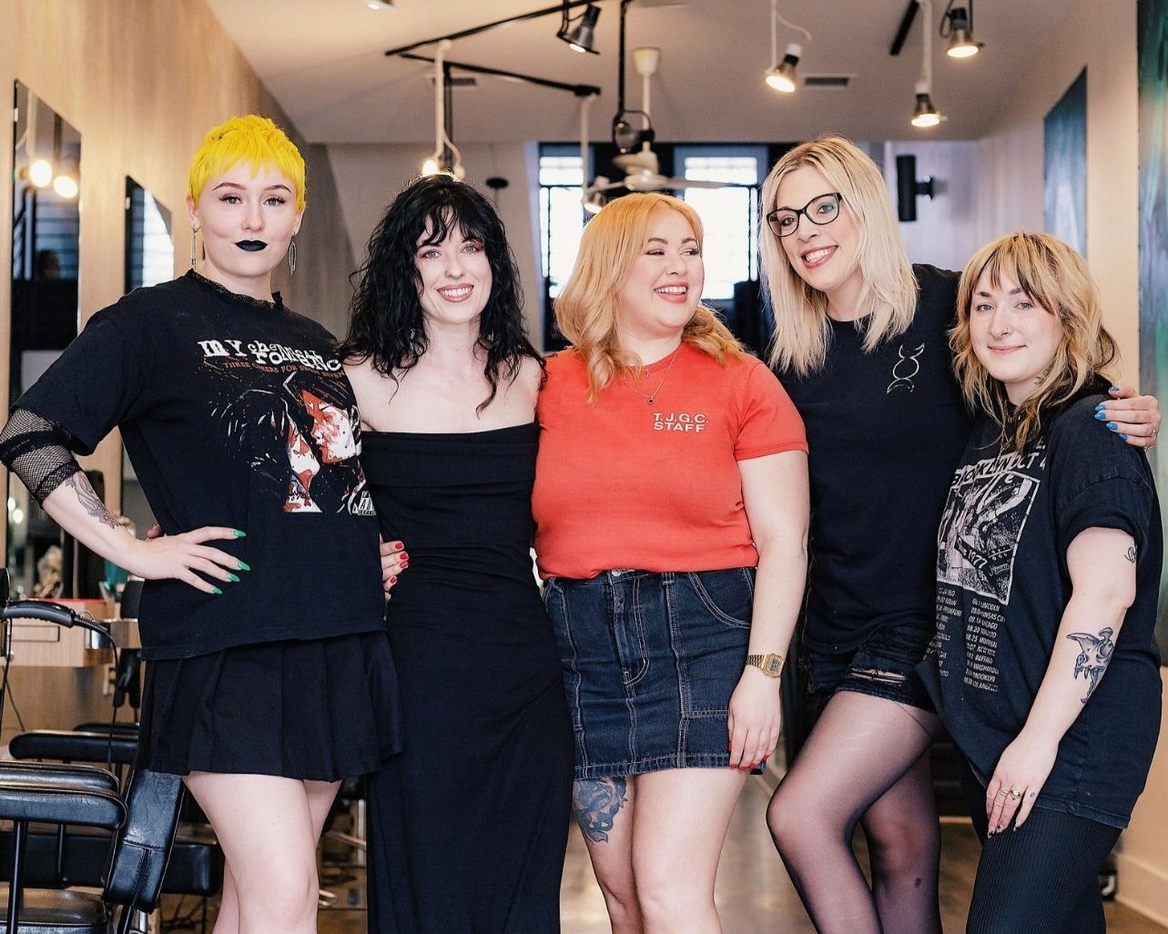 Parlour Salon - Fashion Colours, Balayage, Highlights, Cuts & More