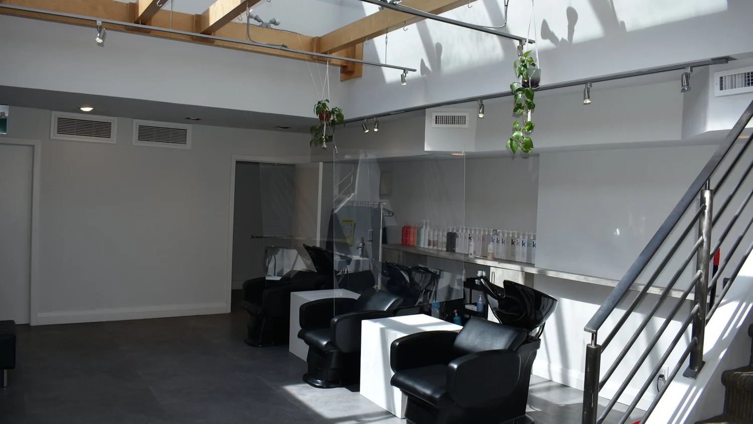 Parlour Salon - Fashion Colours, Balayage, Highlights, Cuts & More